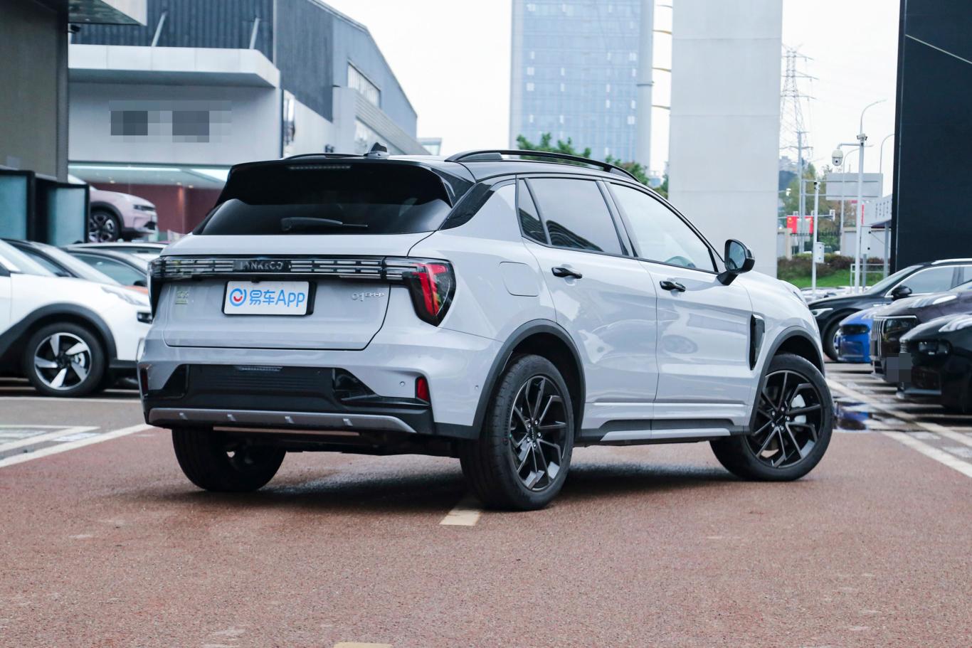 【领克01 EM-P1.5T 70km 晨曦版侧后45度车头向右水平图片-汽车图片大全】-易车