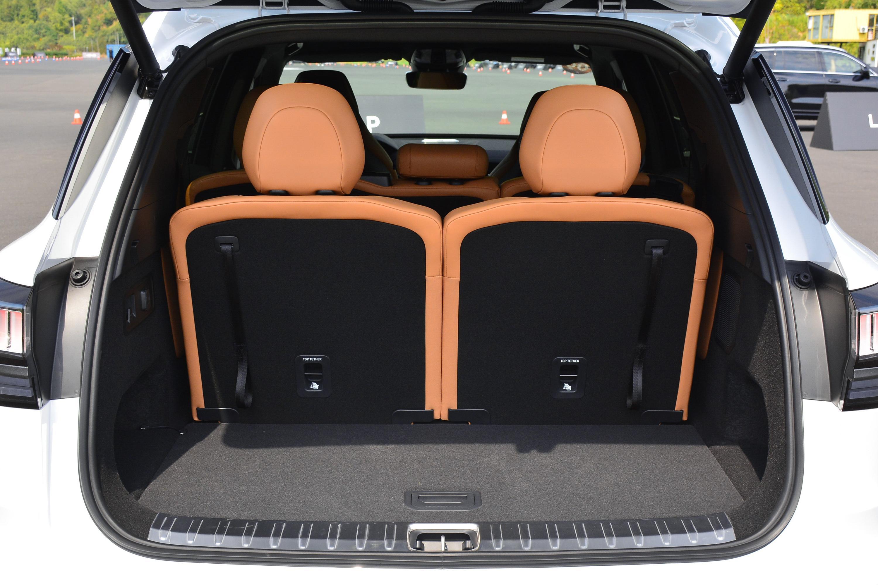 【领克09 PHEVEM-P 2.0T 190km 远航版AM 7座后备厢空间特写图片-汽车图片大全】-易车