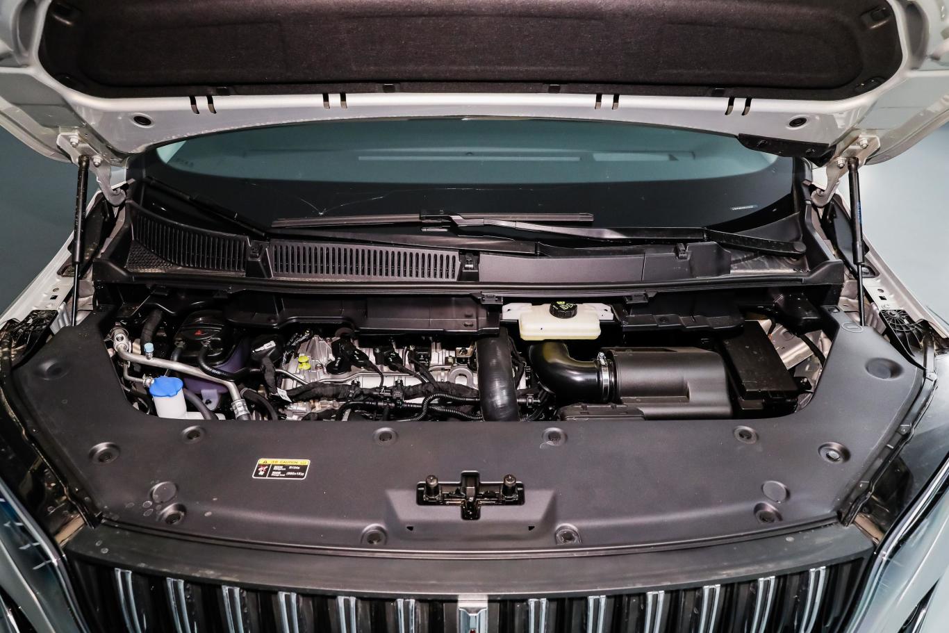 【红旗HQ92.0T 智联旗领版发动机舱整体图片-汽车图片大全】-易车