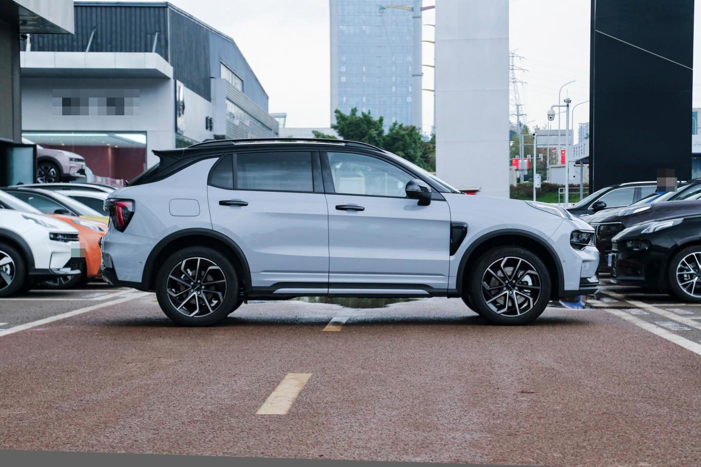 【领克01 EM-P1.5T 70km 晨曦版正侧车头向右水平图片-汽车图片大全】-易车