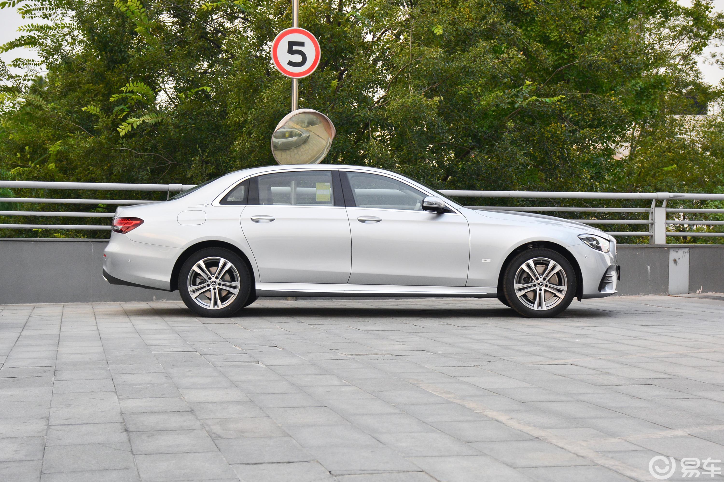 【奔驰E级E 260 L 运动型正侧车头向右水平图片-汽车图片大全】-易车