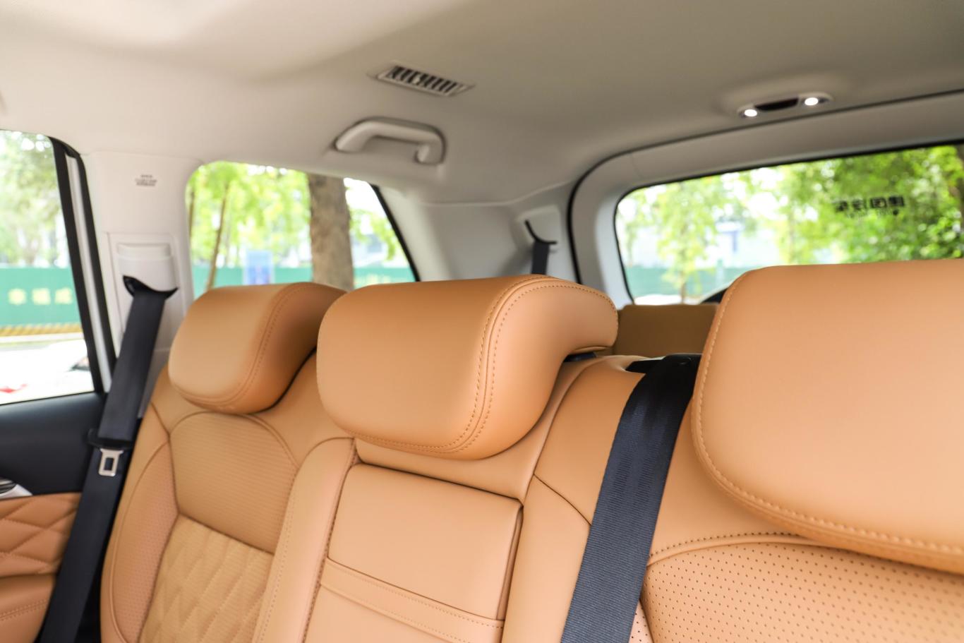 【哈弗H92.0T 尊贵型 7座后排空间图片-汽车图片大全】-易车