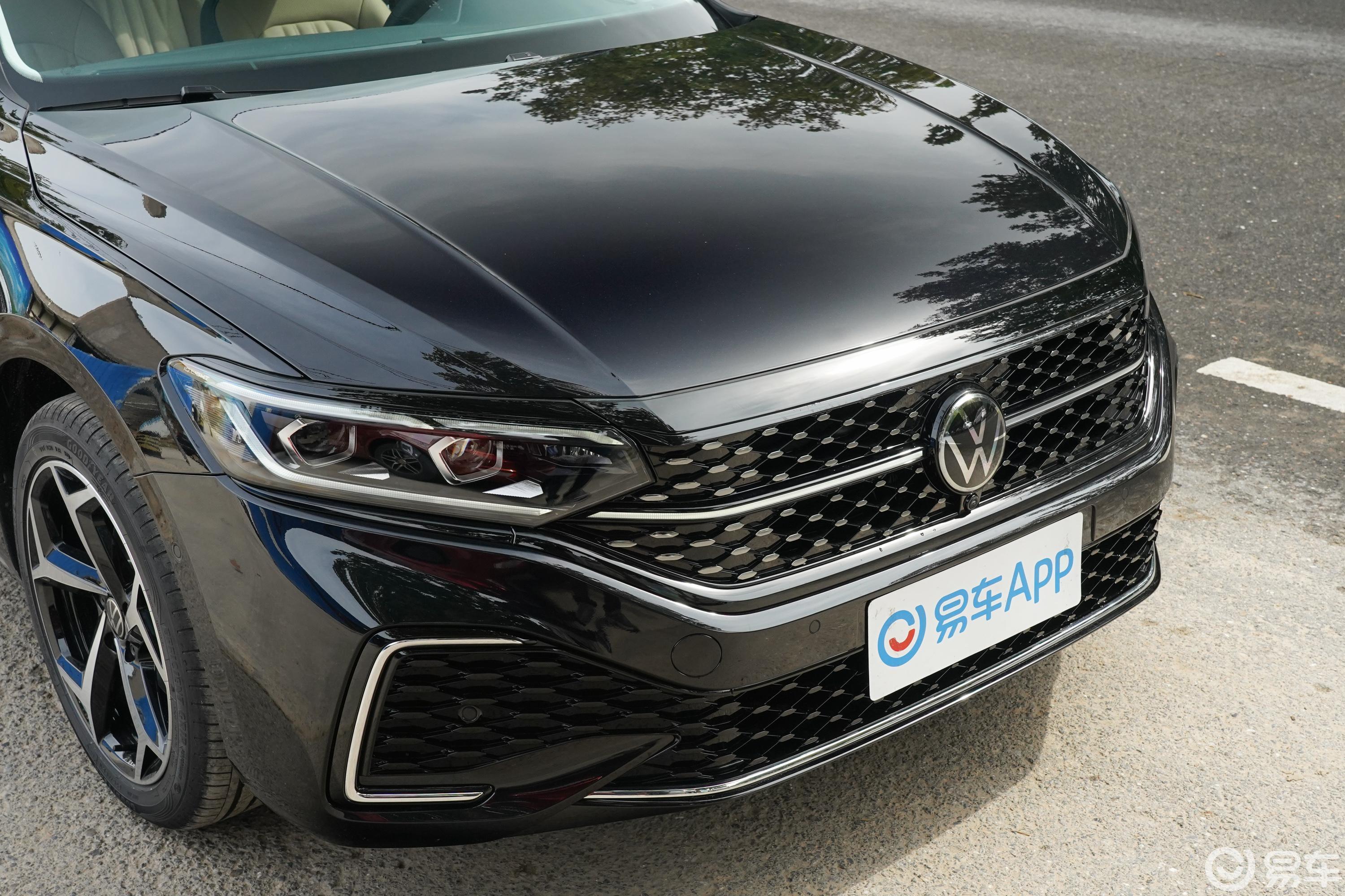 【帕萨特330TSI 星空尊贵版前格栅侧俯拍图片-汽车图片大全】-易车