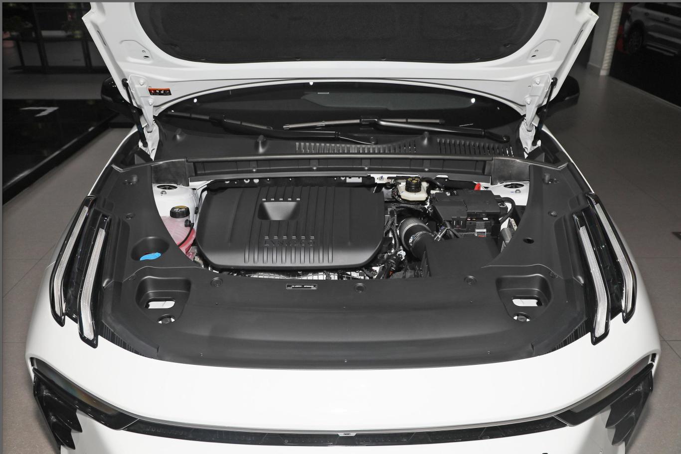 【领克032.0T T5 双离合两驱劲Pro 5座前舱整体图片-汽车图片大全】-易车