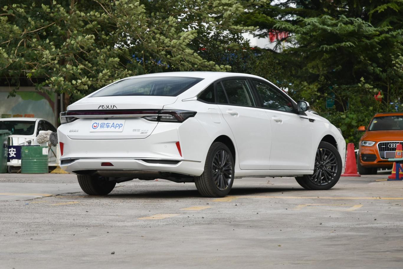 【奕炫MAX1.5T 超能型爸版侧后45度车头向右水平图片-汽车图片大全】-易车