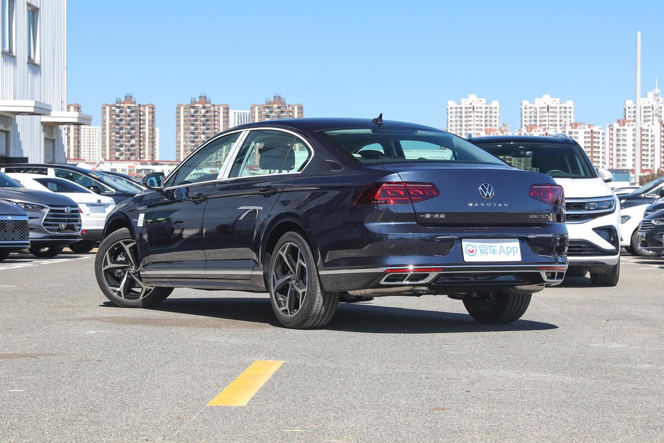 【迈腾200万辆纪念版 330TSI 豪华型侧后45度车头向左水平图片-汽车图片大全】-易车