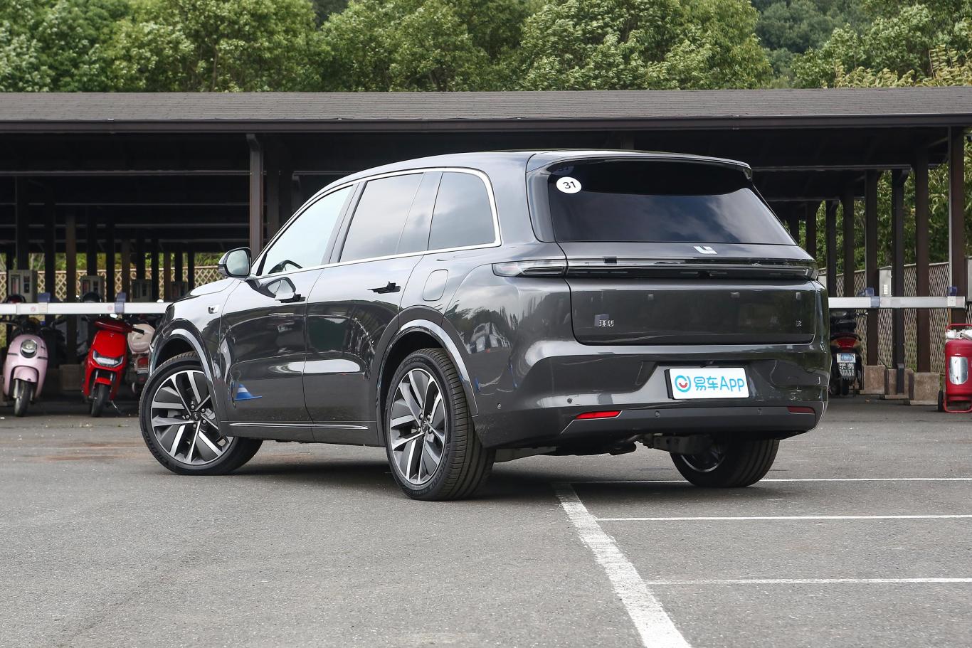 【理想L8L8 Pro侧后45度车头向左水平图片-汽车图片大全】-易车