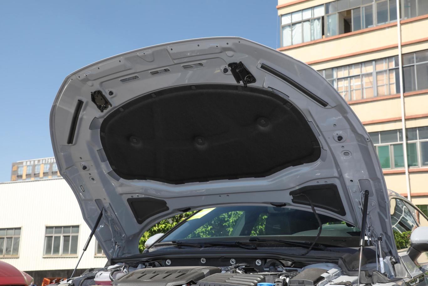 【一汽-大众CC330TSI 炫目版前舱盖内侧图片-汽车图片大全】-易车