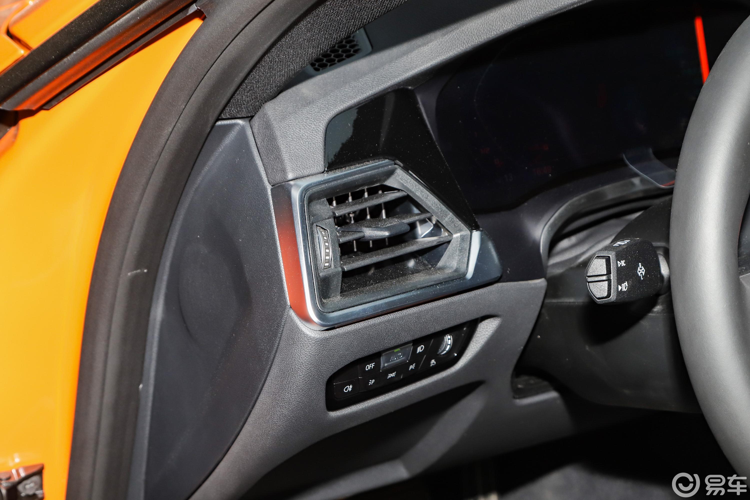 【宝马M450周年版 M4 双门轿跑车 M xDrive 限量版主驾驶位图片-汽车图片大全】-易车