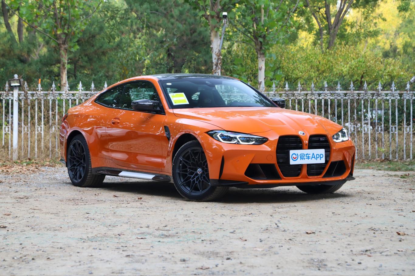 【宝马M450周年版 M4 双门轿跑车 M xDrive 限量版侧前45度车头向右水平图片-汽车图片大全】-易车