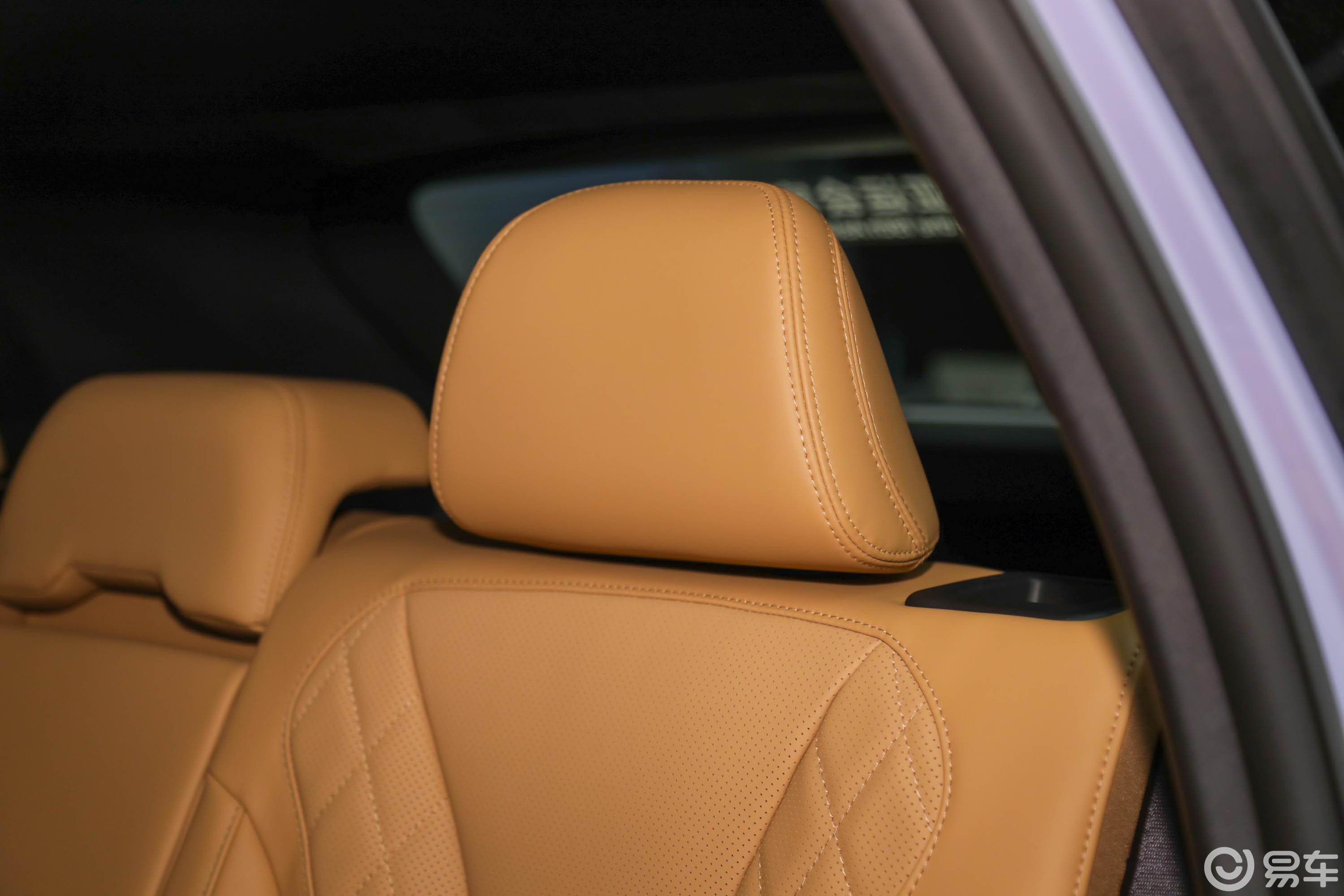 【星越L 增程电动版Hi·P 1.5T 245km 旗舰型后排空间图片-汽车图片大全】-易车