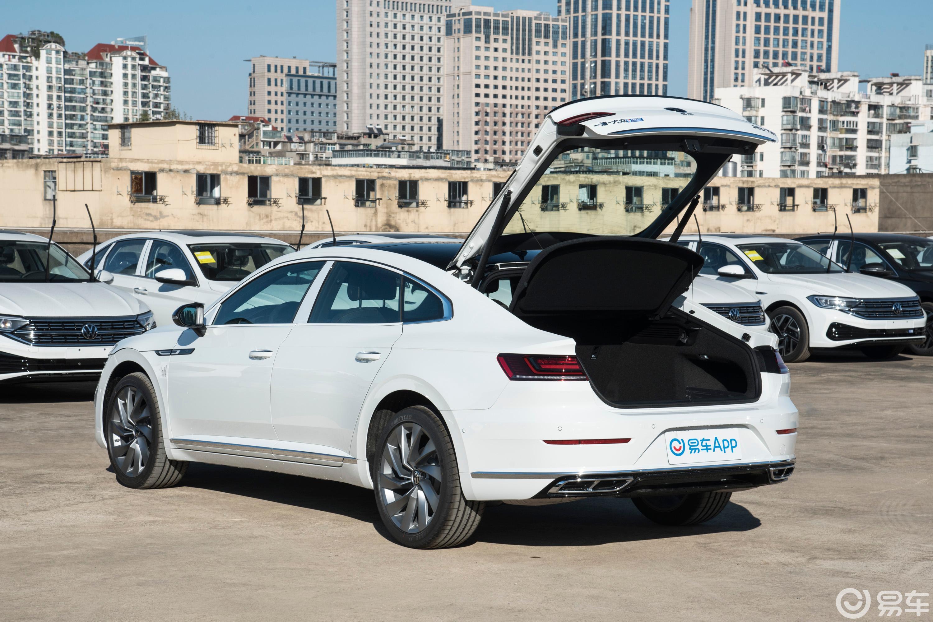 【一汽-大众CC380TSI 夺目版后备厢开启45度侧拍图片-汽车图片大全】-易车