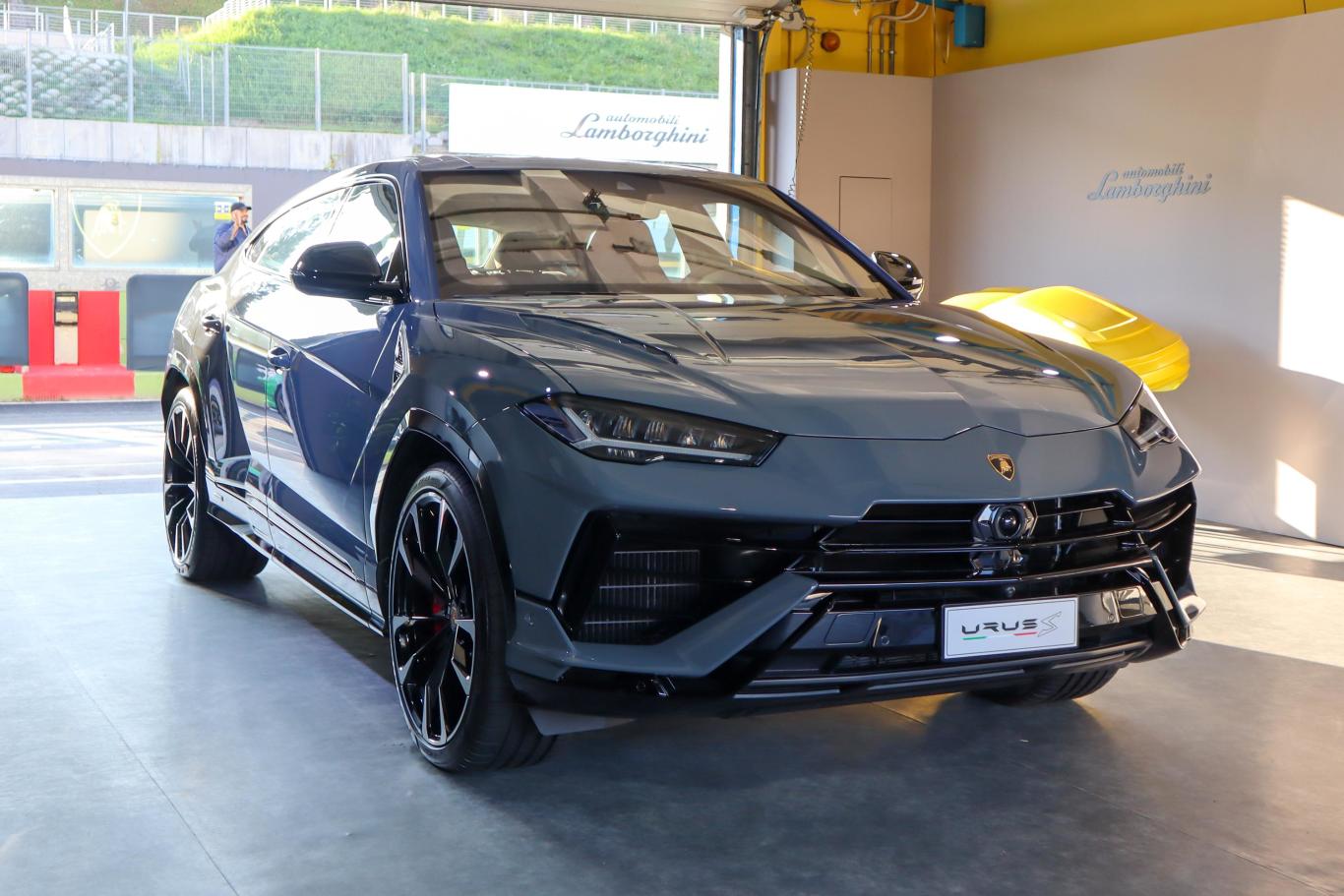 【Urus4.0T V8 S侧前45度车头向右水平图片-汽车图片大全】-易车