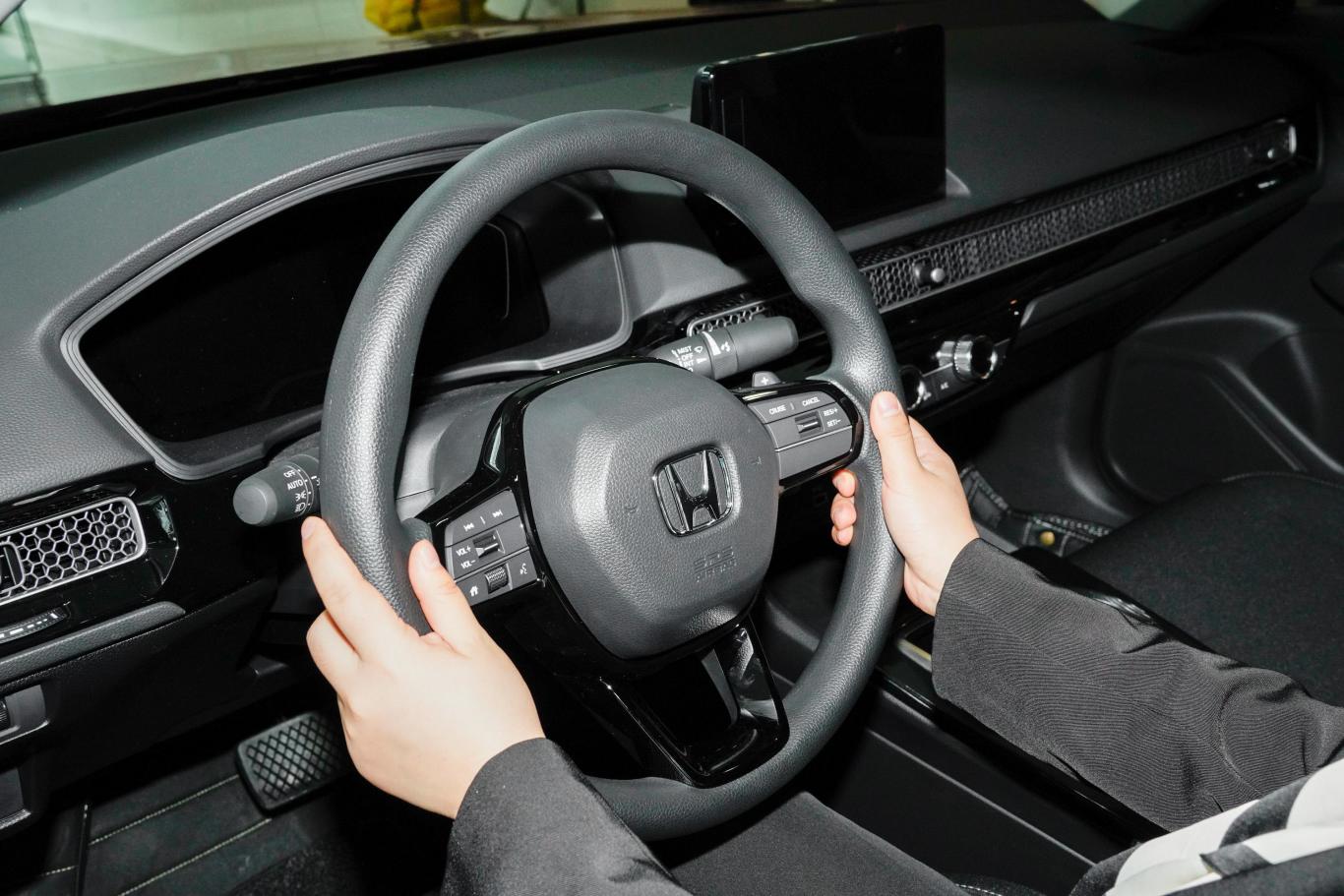 【思域e:HEV 2.0L E-CVT先锋版主驾驶位图片-汽车图片大全】-易车