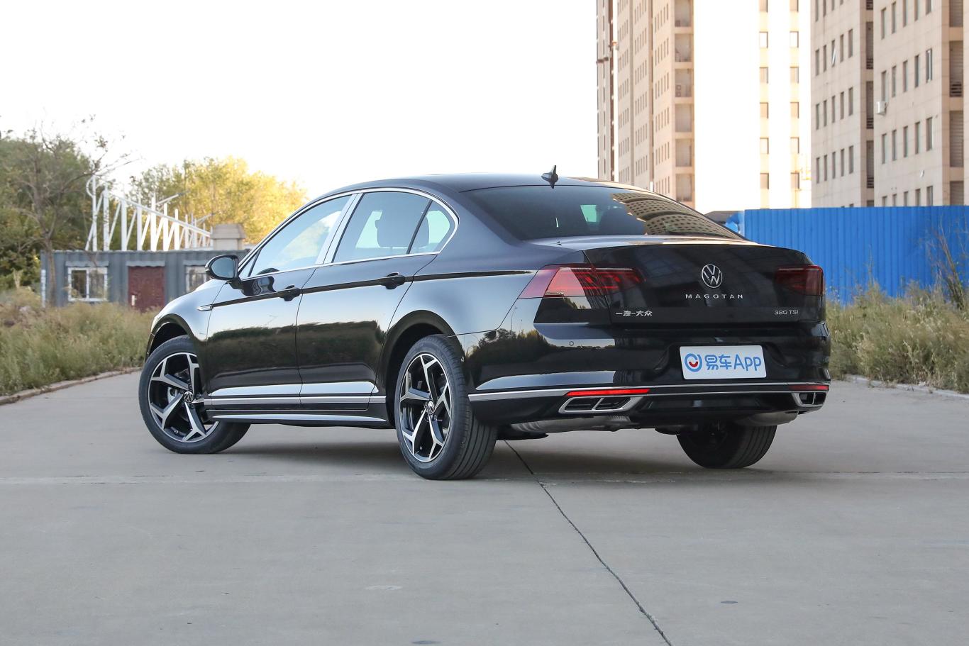 【迈腾200万辆纪念版 380TSI 旗舰型侧后45度车头向左水平图片-汽车图片大全】-易车