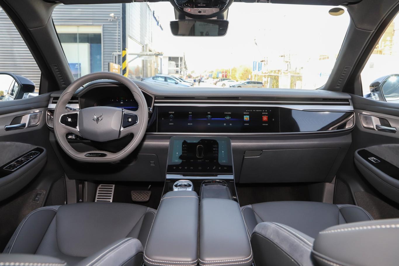 【极狐 阿尔法T653S+ 电机160kW内饰全景正拍图片-汽车图片大全】-易车