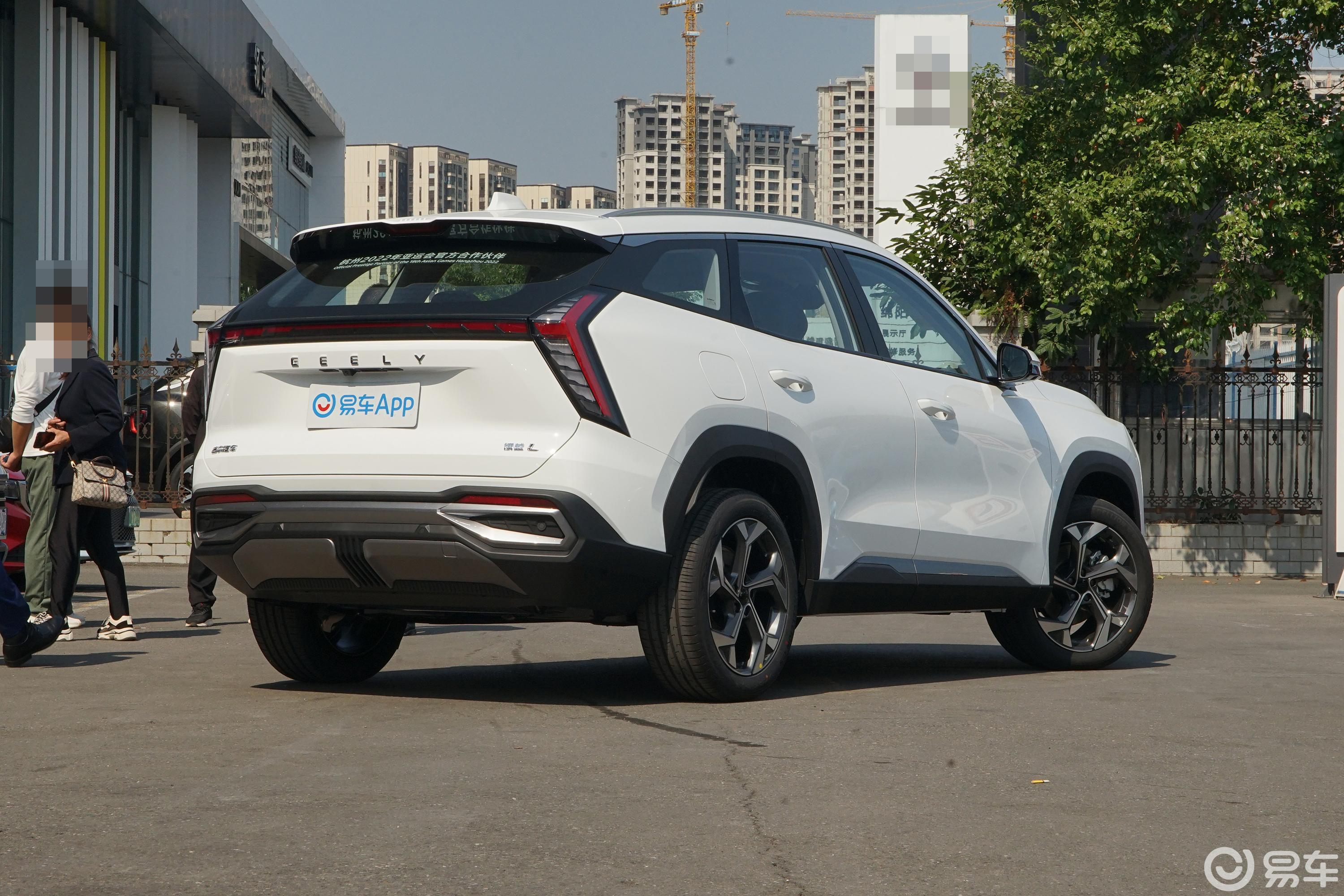 【博越L2.0T 尊贵型侧后45度车头向右水平图片-汽车图片大全】-易车