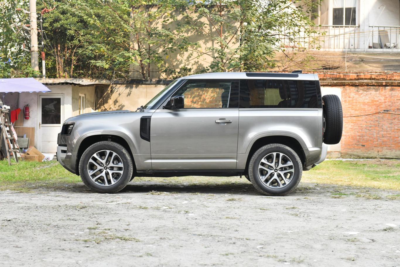 【卫士改款 90 3.0T P400 XS正侧车头向左水平图片-汽车图片大全】-易车