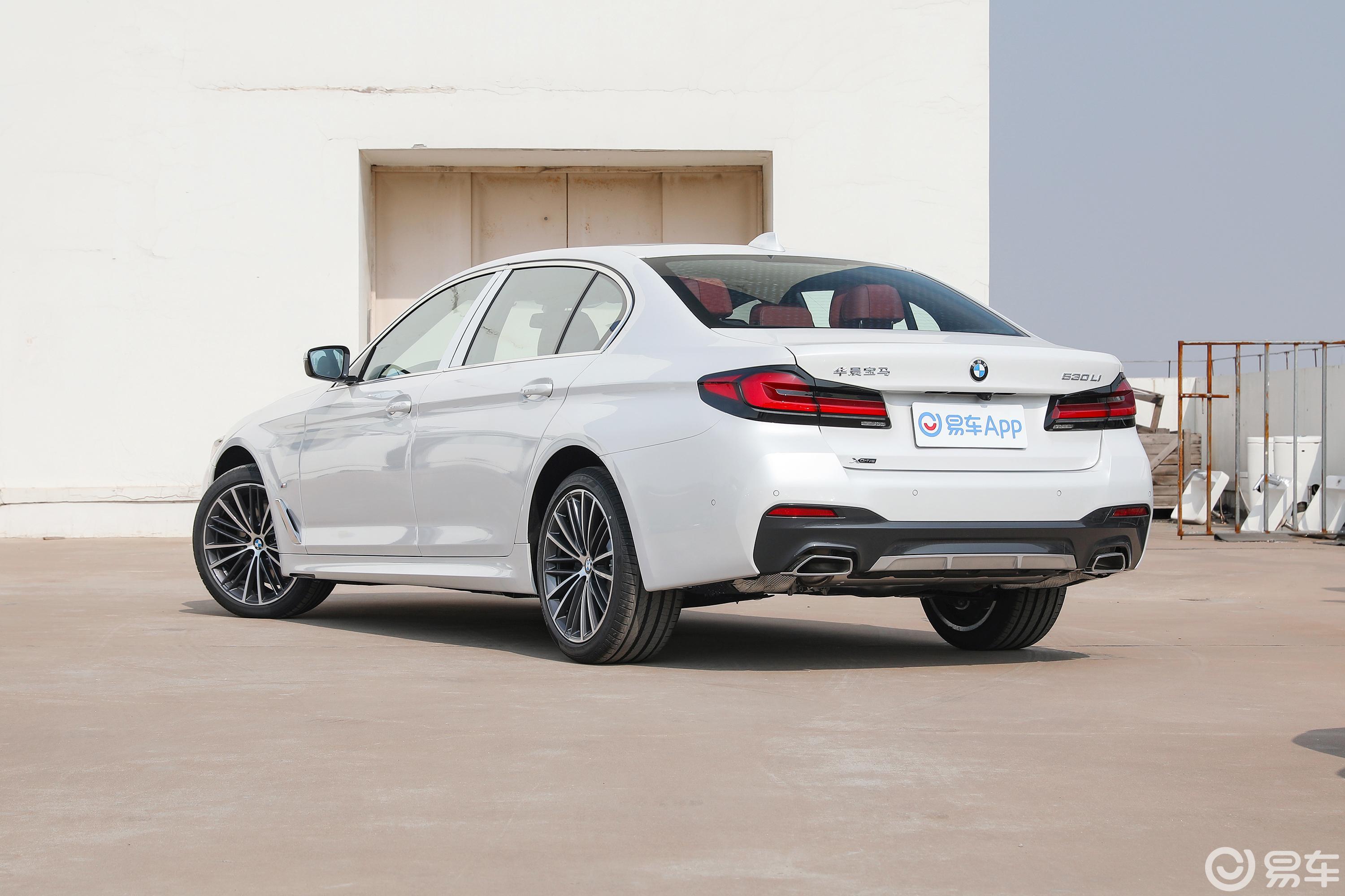 【宝马5系改款二 530Li xDrive M运动套装侧后45度车头向左水平图片-汽车图片大全】-易车