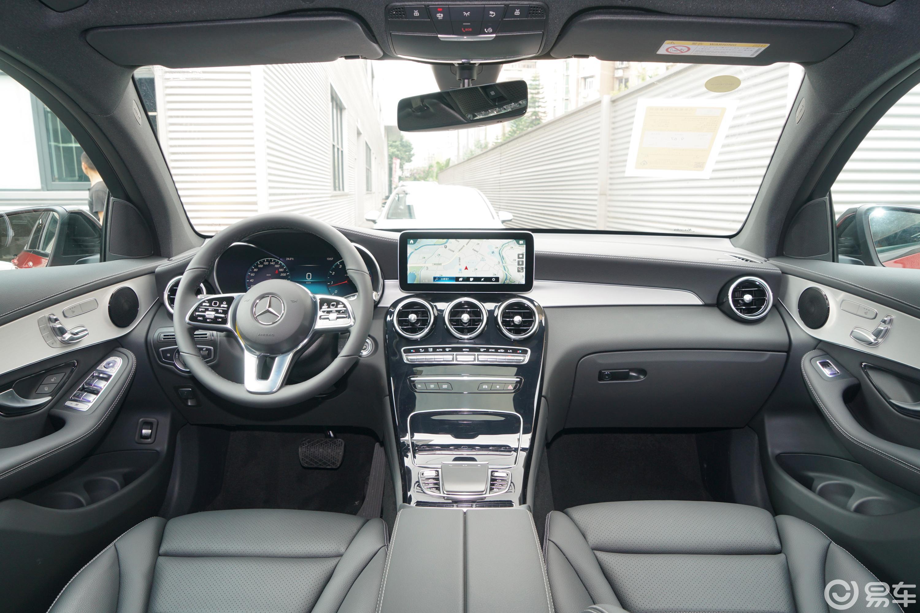 【奔驰GLC轿跑GLC 260 4MATIC 轿跑SUV内饰全景正拍图片-汽车图片大全】-易车