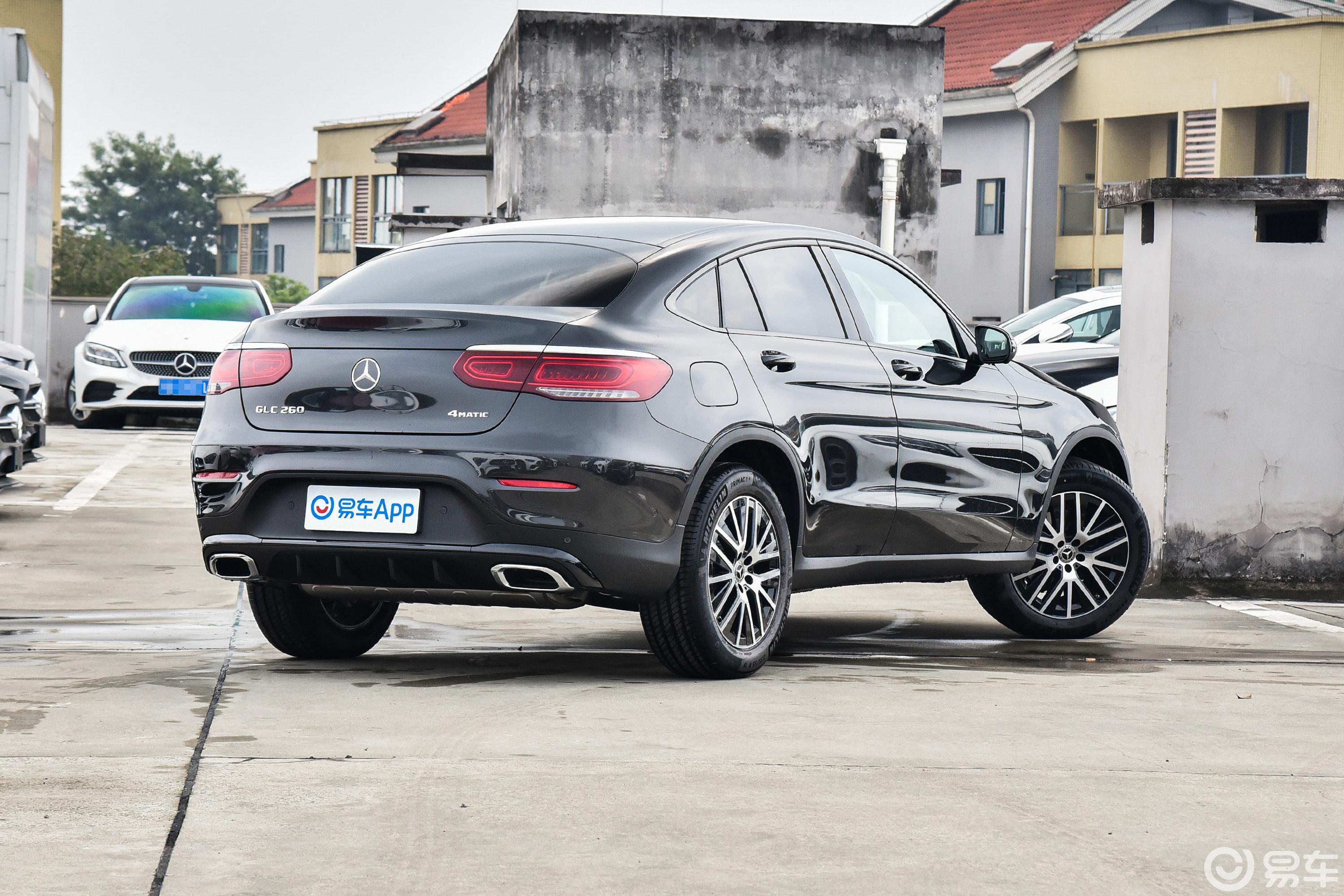 【奔驰GLC轿跑GLC 260 4MATIC 轿跑SUV侧后45度车头向右水平图片-汽车图片大全】-易车