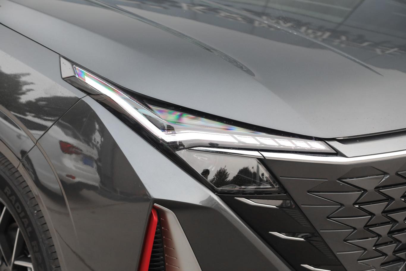 【长安欧尚Z61.5T 双离合智领型城市版大灯侧45度俯拍图片-汽车图片大全】-易车