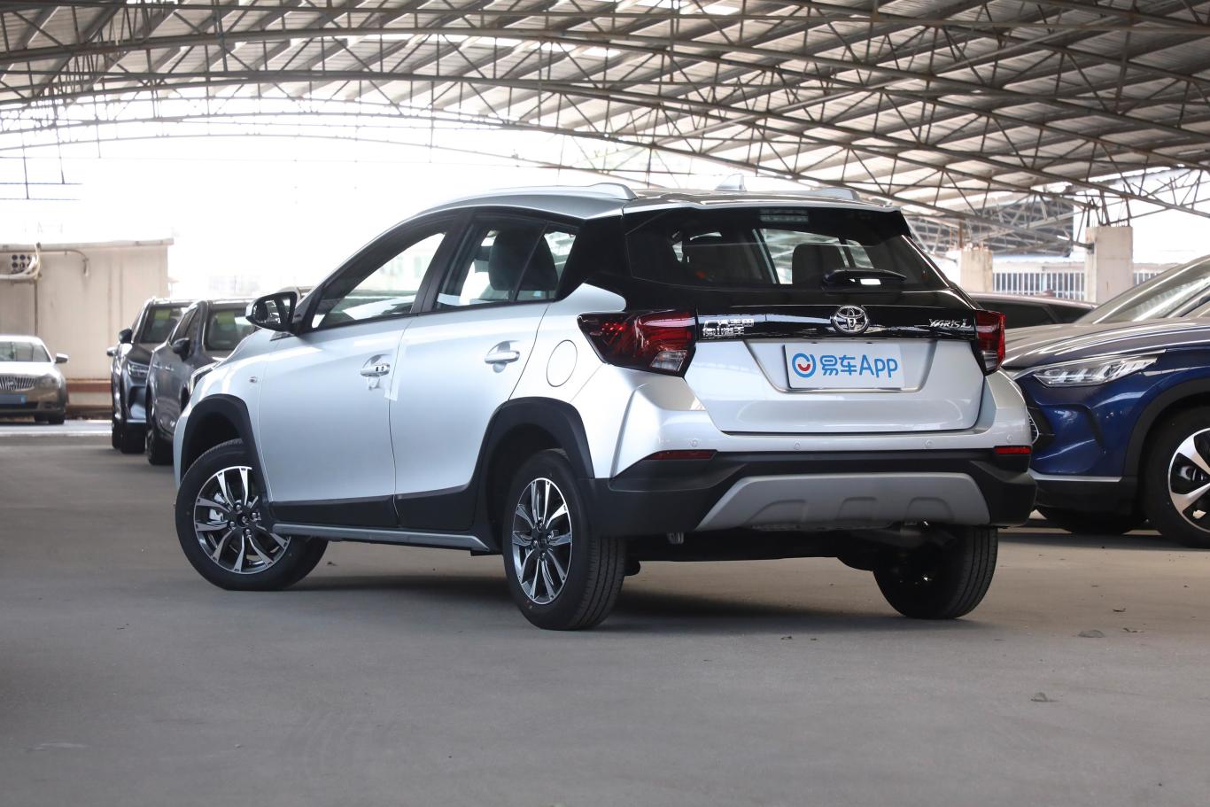 【YARiS L 致炫致炫X 1.5L CVT 豪华PLUS版侧后45度车头向左水平图片-汽车图片大全】-易车