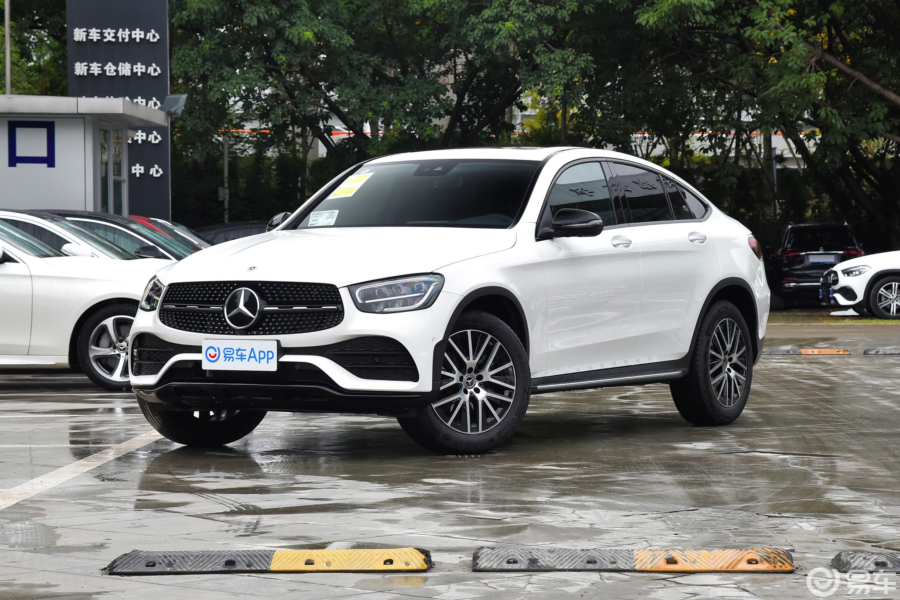 【奔驰GLC轿跑GLC 300 4MATIC 轿跑SUV侧前45度车头向左水平图片-汽车图片大全】-易车