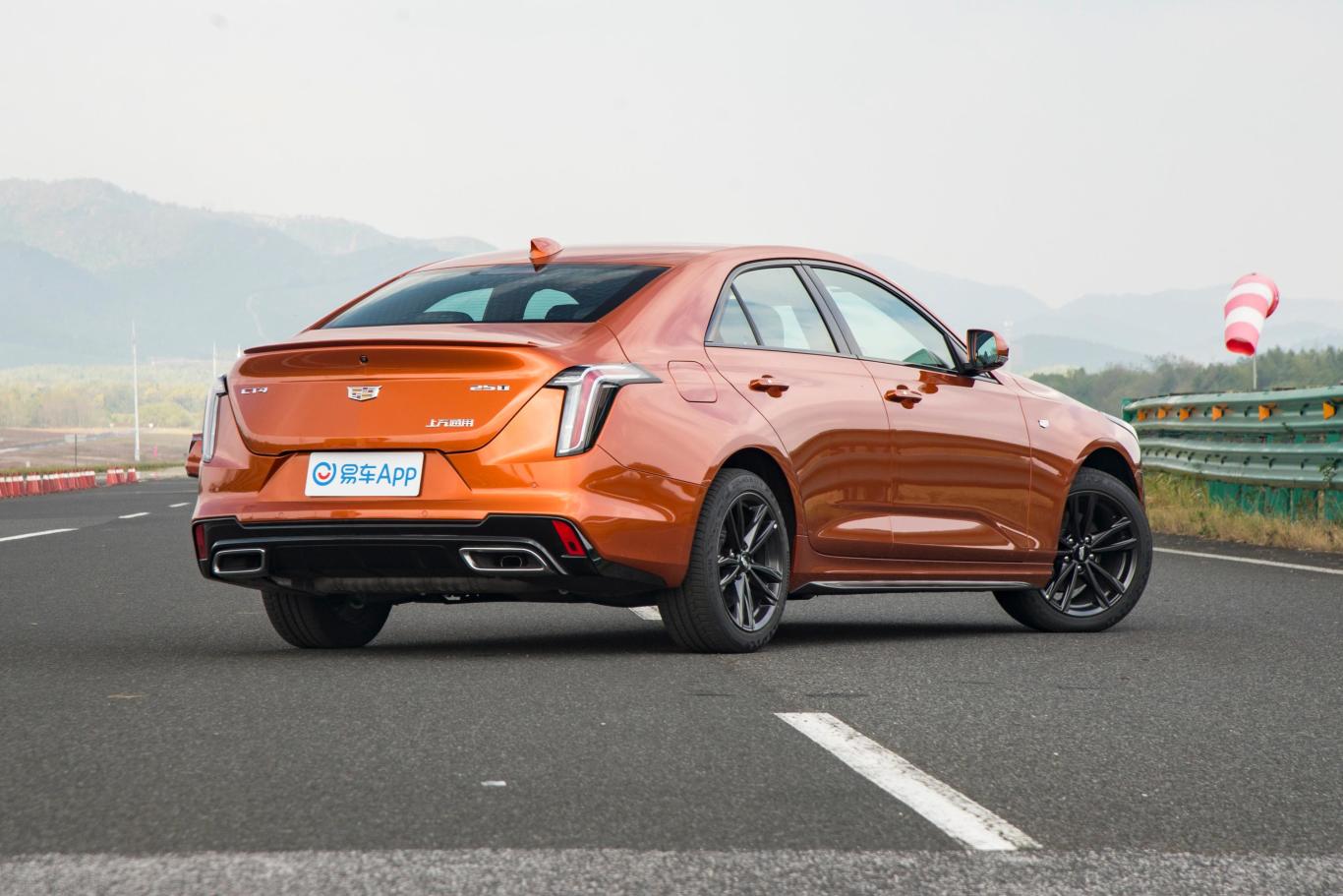 【凯迪拉克CT425T 豪华版侧后45度车头向右水平图片-汽车图片大全】-易车