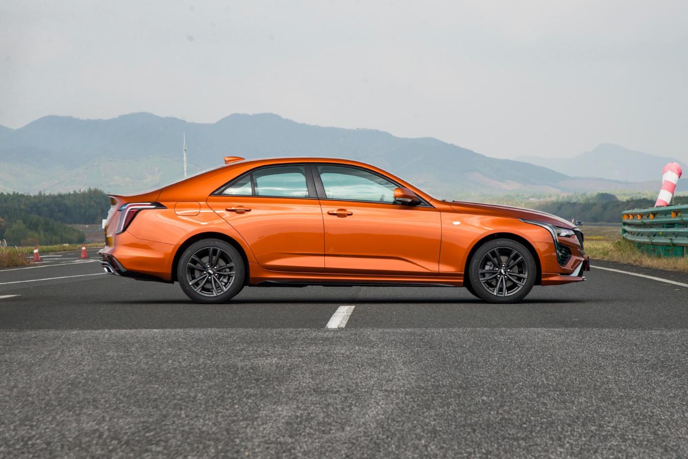 【凯迪拉克CT425T 豪华版正侧车头向右水平图片-汽车图片大全】-易车