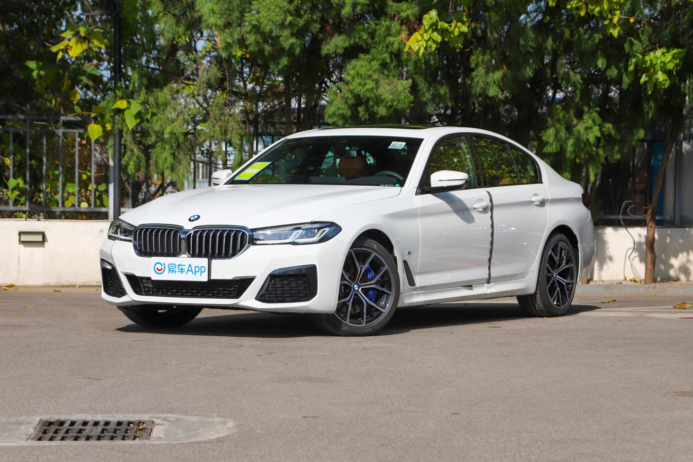 【宝马5系(进口)改款 530i M运动套装侧前45度车头向左水平图片-汽车图片大全】-易车