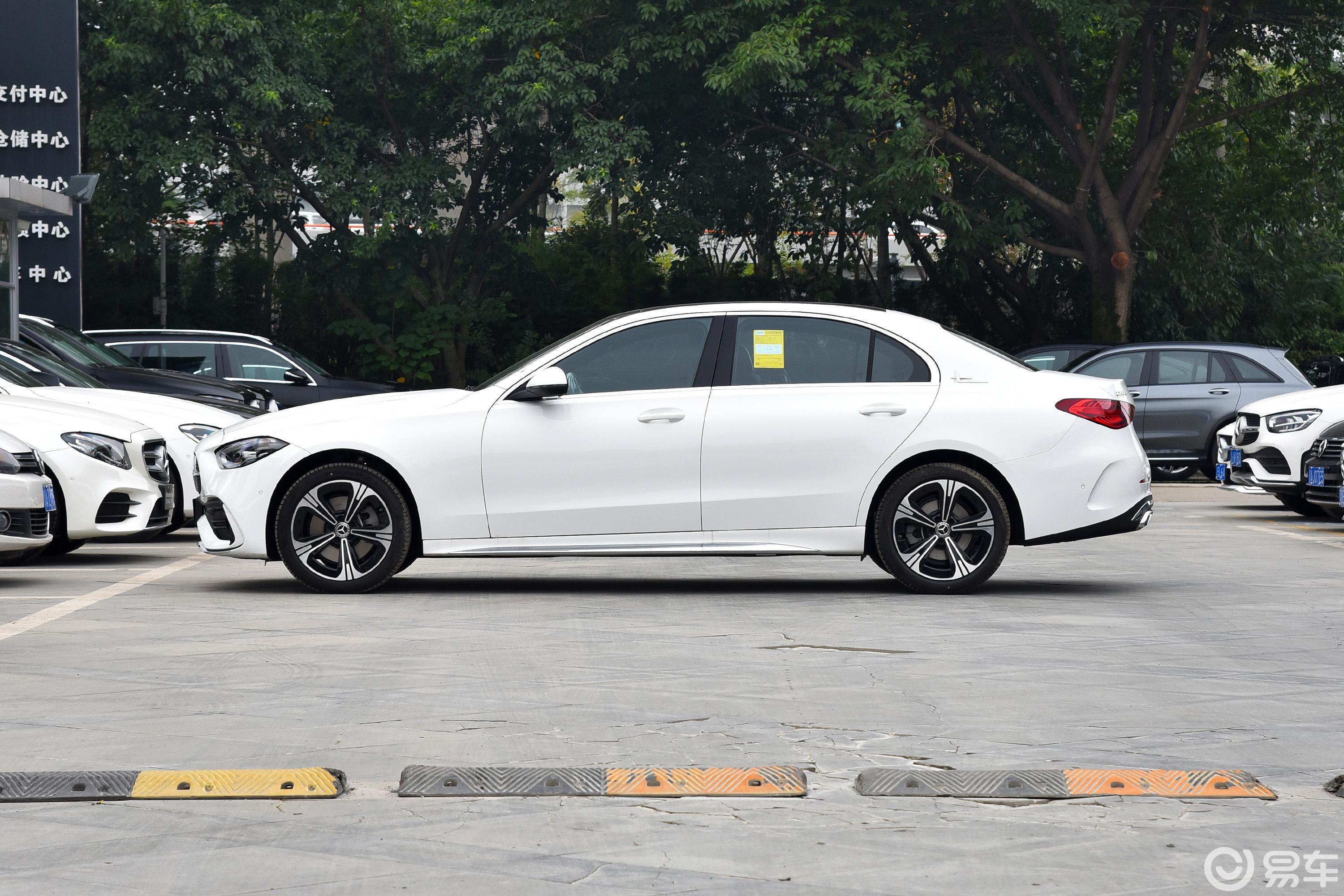 【奔驰C级C 260 L 4MATIC 运动版正侧车头向左水平图片-汽车图片大全】-易车