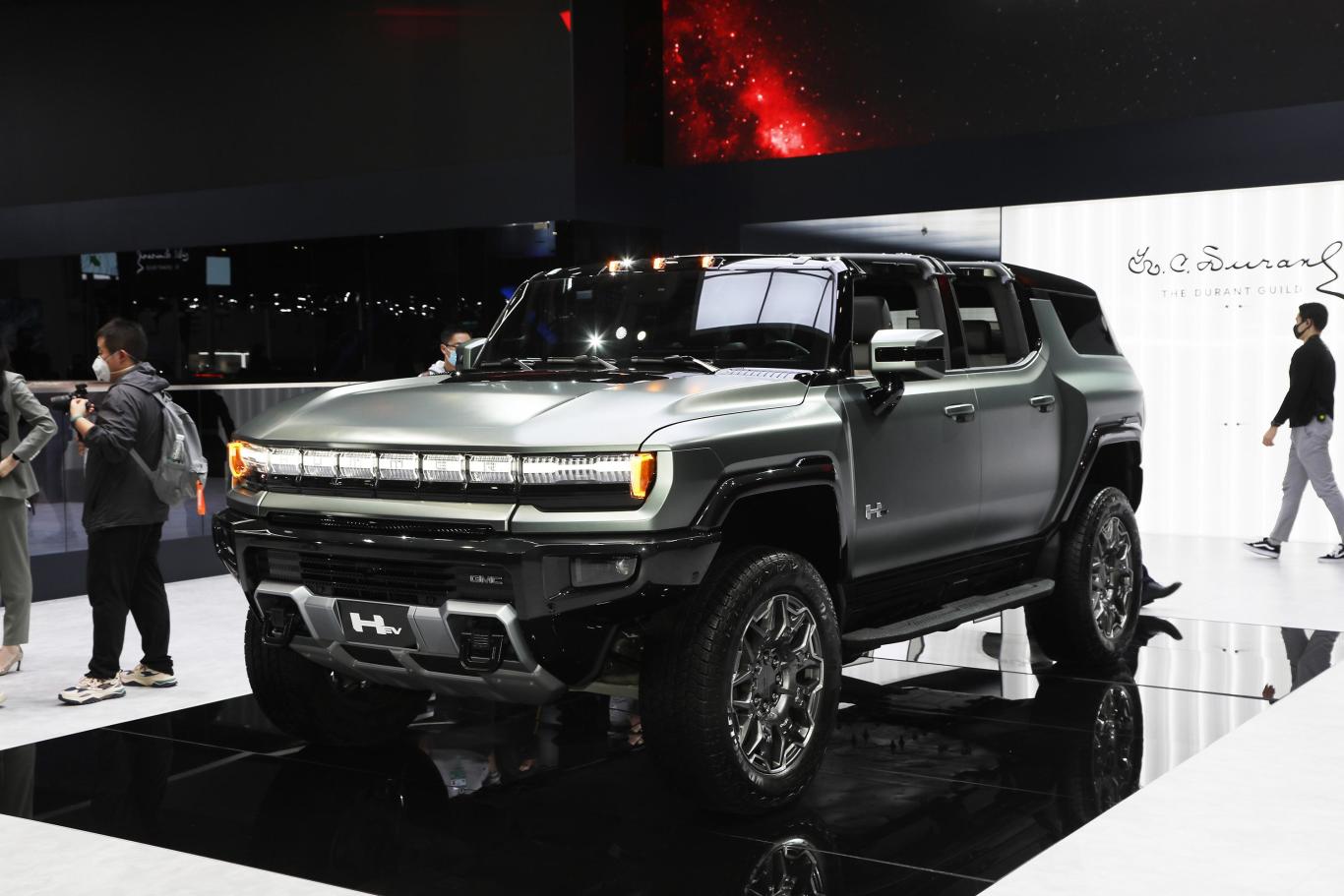 【HUMMER EV SUV顶配版侧前45度车头向左水平图片-汽车图片大全】-易车