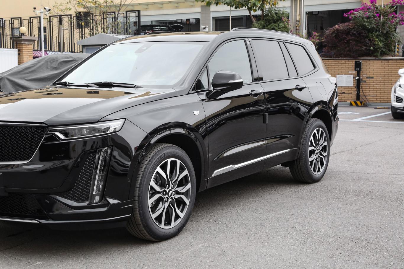 【凯迪拉克XT6轻混 120周年纪念版 2.0T 四驱铂金型 6座外观细节图片-汽车图片大全】-易车