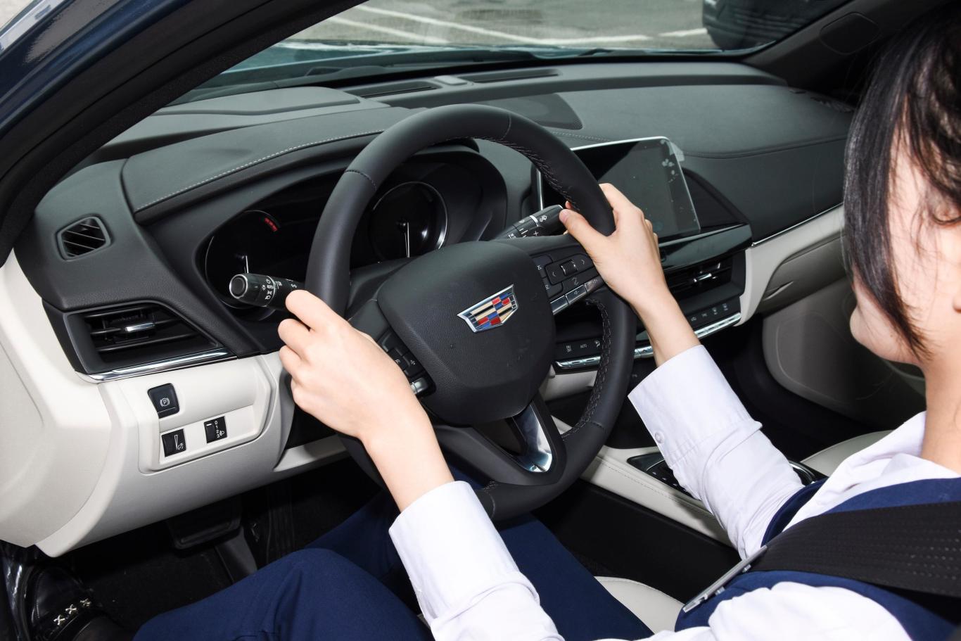 【凯迪拉克CT425T 风尚版主驾驶位图片-汽车图片大全】-易车