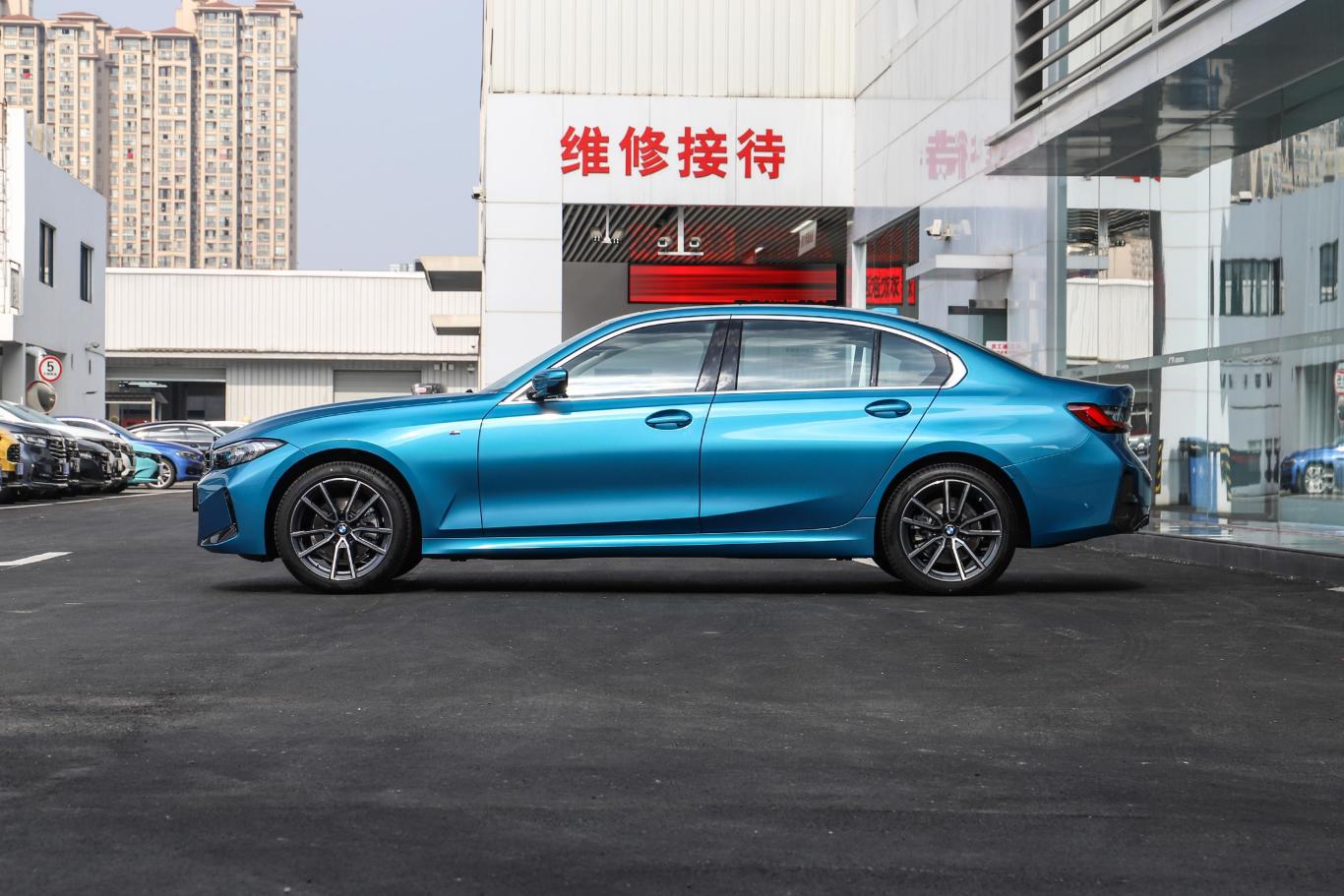 【宝马3系325Li xDrive M运动套装正侧车头向左水平图片-汽车图片大全】-易车