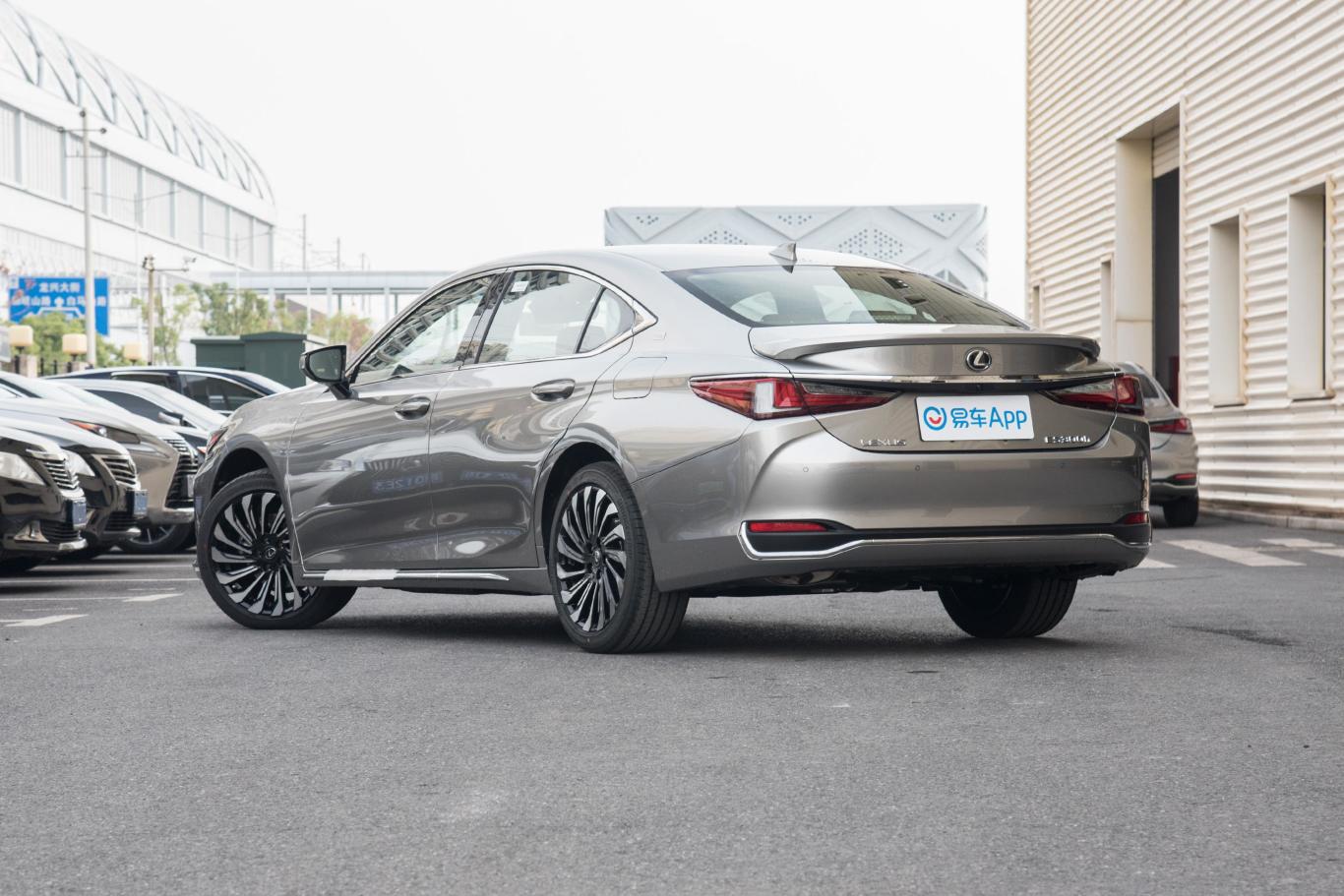 【雷克萨斯ES300h 银辉限定版侧后45度车头向左水平图片-汽车图片大全】-易车