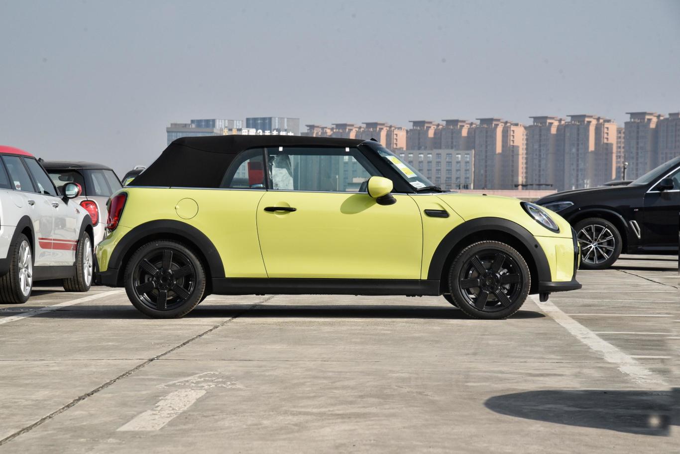 【MINI CABRIO改款 1.5T COOPER CABRIO 艺术家正侧车头向右水平图片-汽车图片大全】-易车