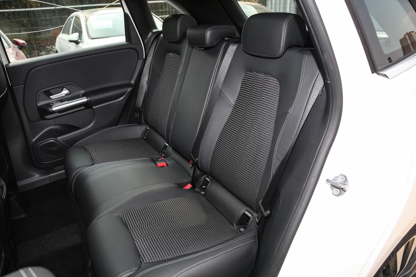 【奔驰B级B200 动感型后排座椅图片-汽车图片大全】-易车