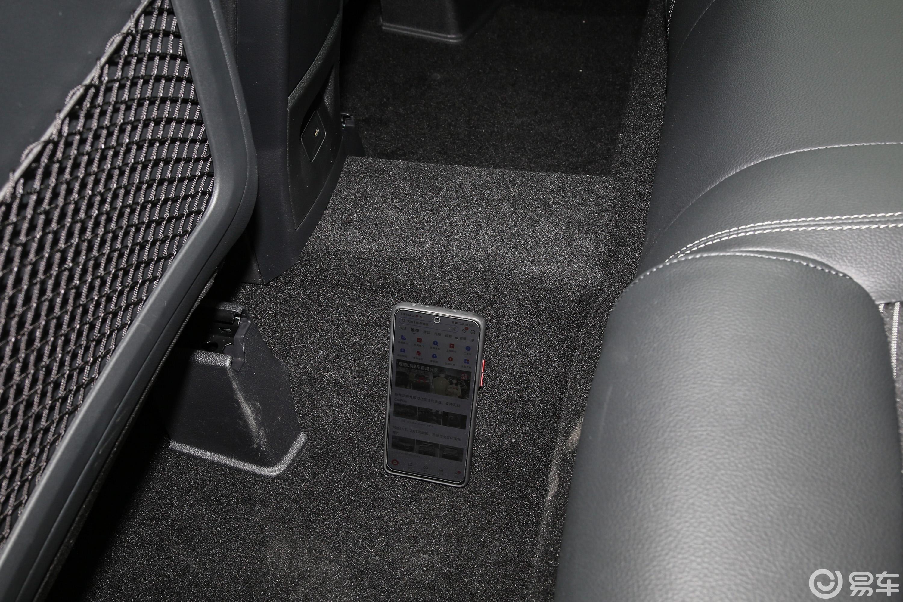 【奔驰B级B200 动感型后排地板中间位置图片-汽车图片大全】-易车