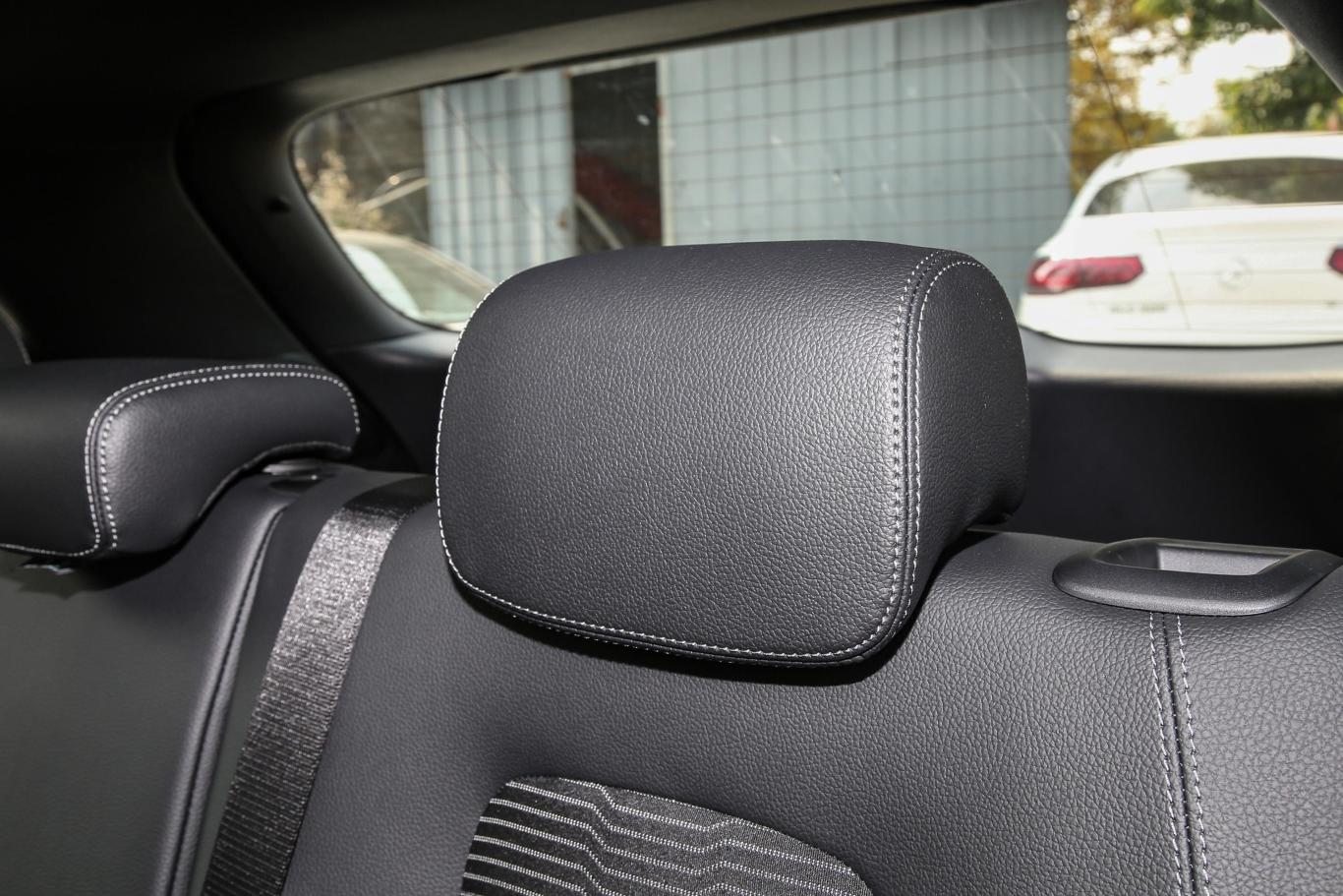 【奔驰B级B200 动感型后排空间图片-汽车图片大全】-易车