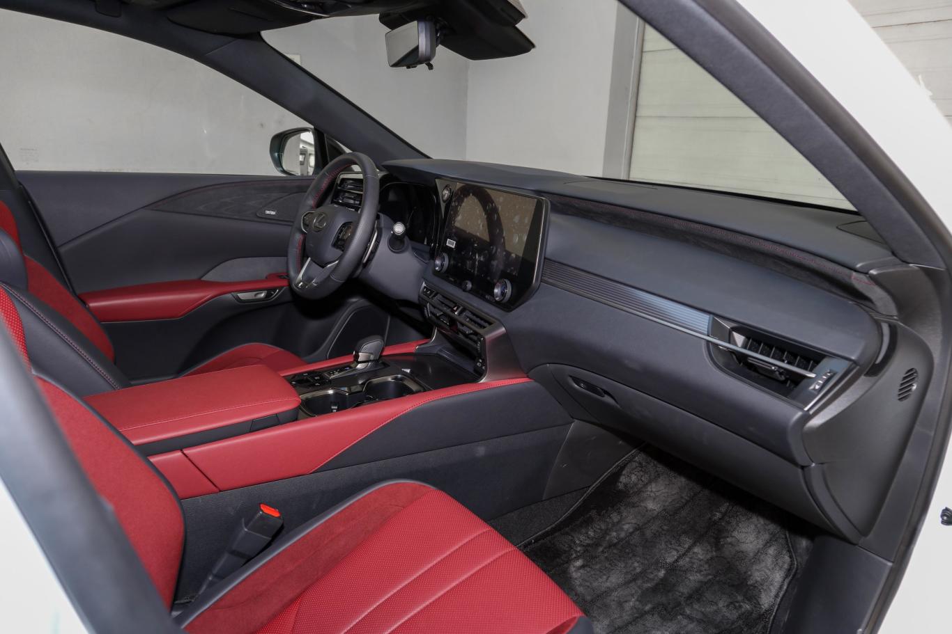 【雷克萨斯RX500h 四驱F SPORT Performance内饰全景副驾方向图片-汽车图片大全】-易车