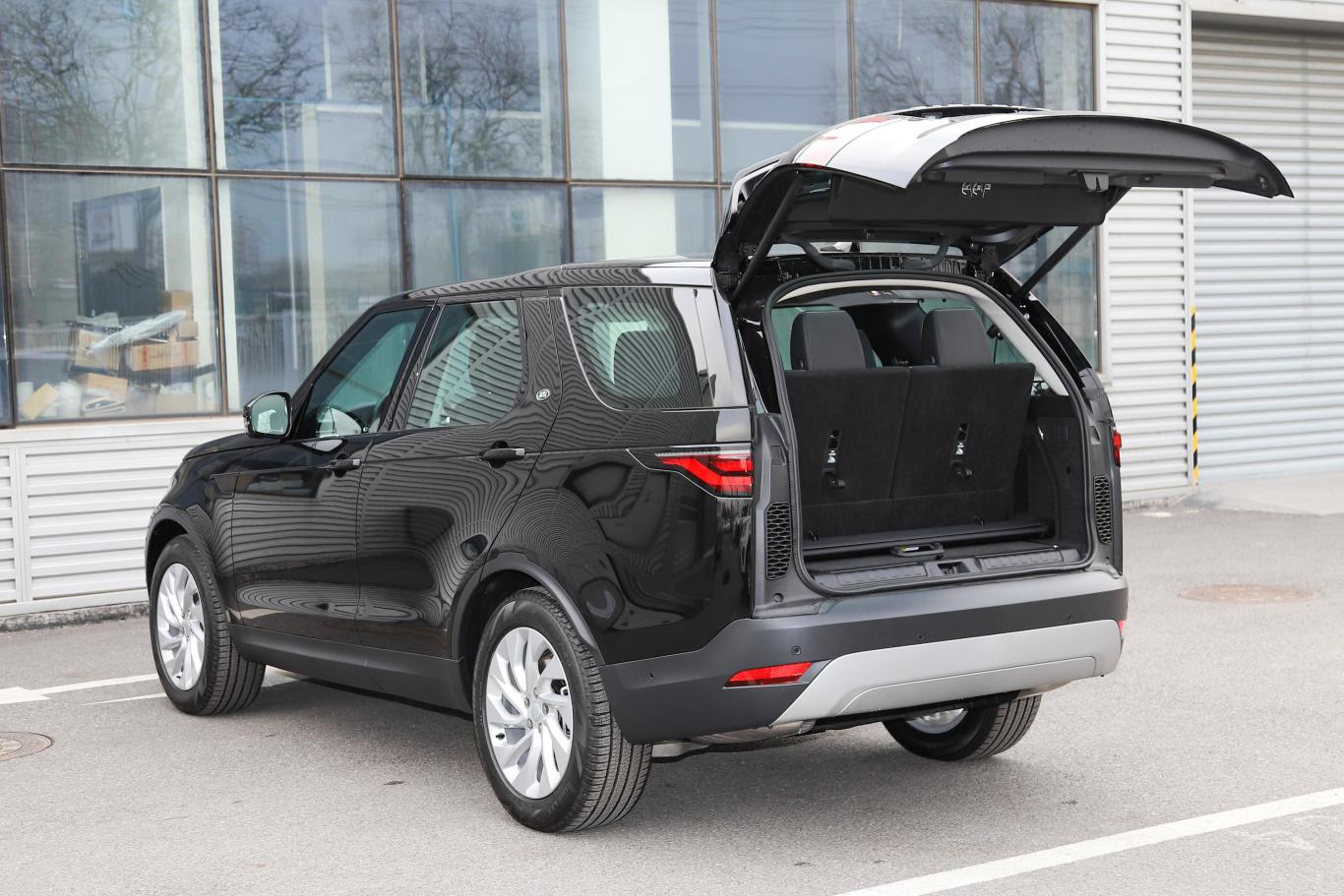 【发现改款 2.0T 300PS S后备厢开启45度侧拍图片-汽车图片大全】-易车