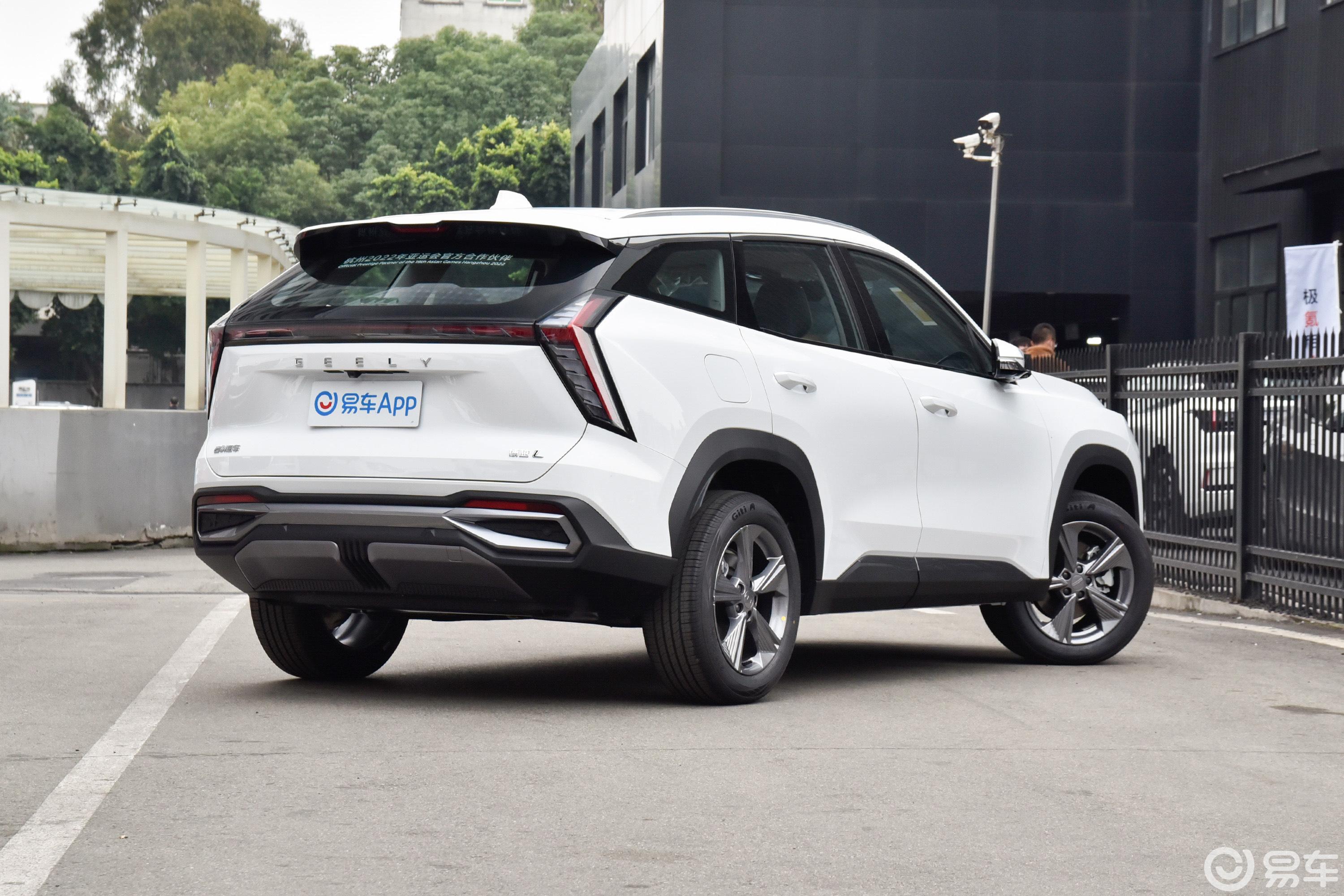 【博越L1.5T 豪华型侧后45度车头向右水平图片-汽车图片大全】-易车