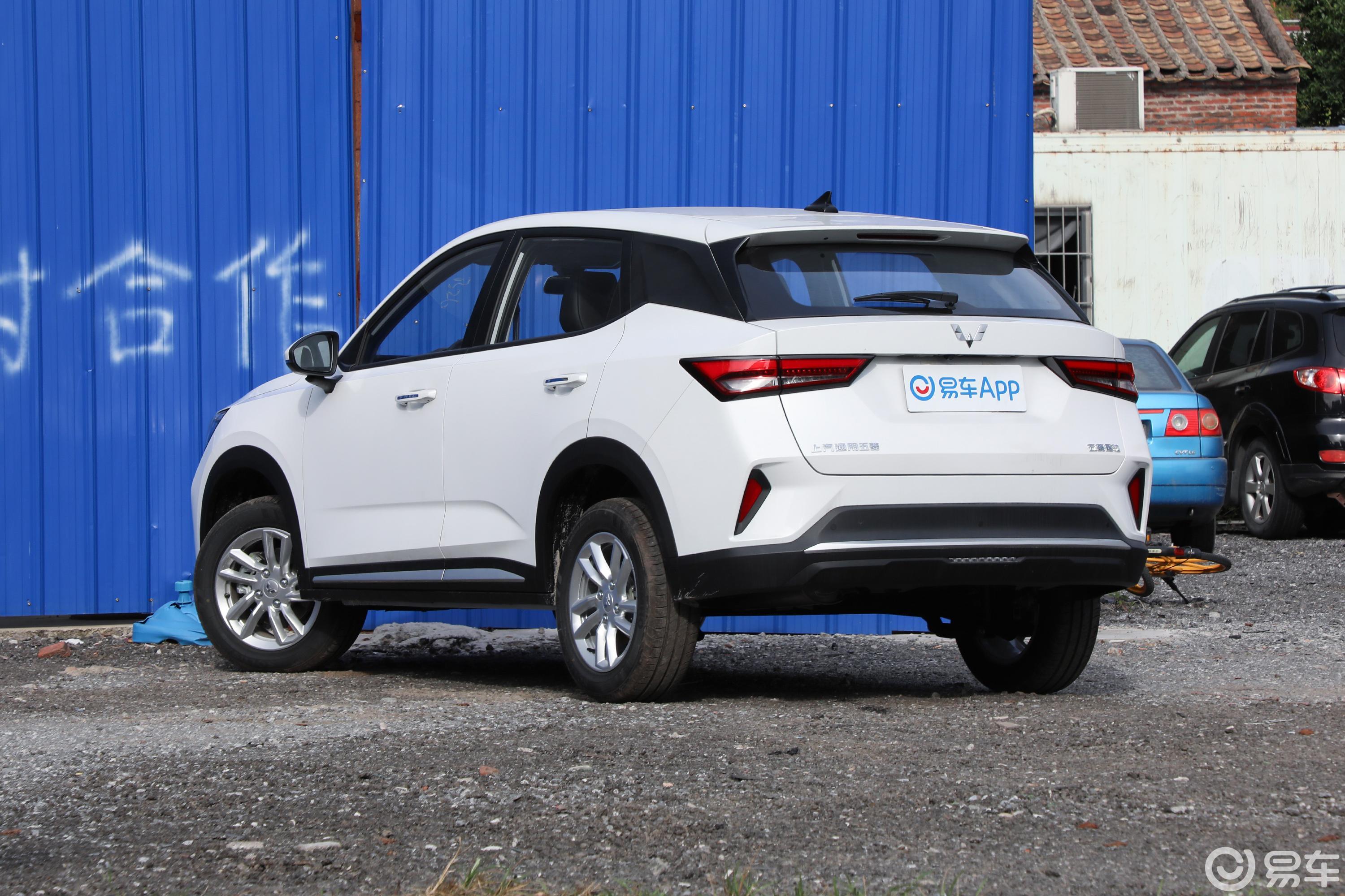 【五菱星驰1.5L CVT畅玩型侧后45度车头向左水平图片-汽车图片大全】-易车