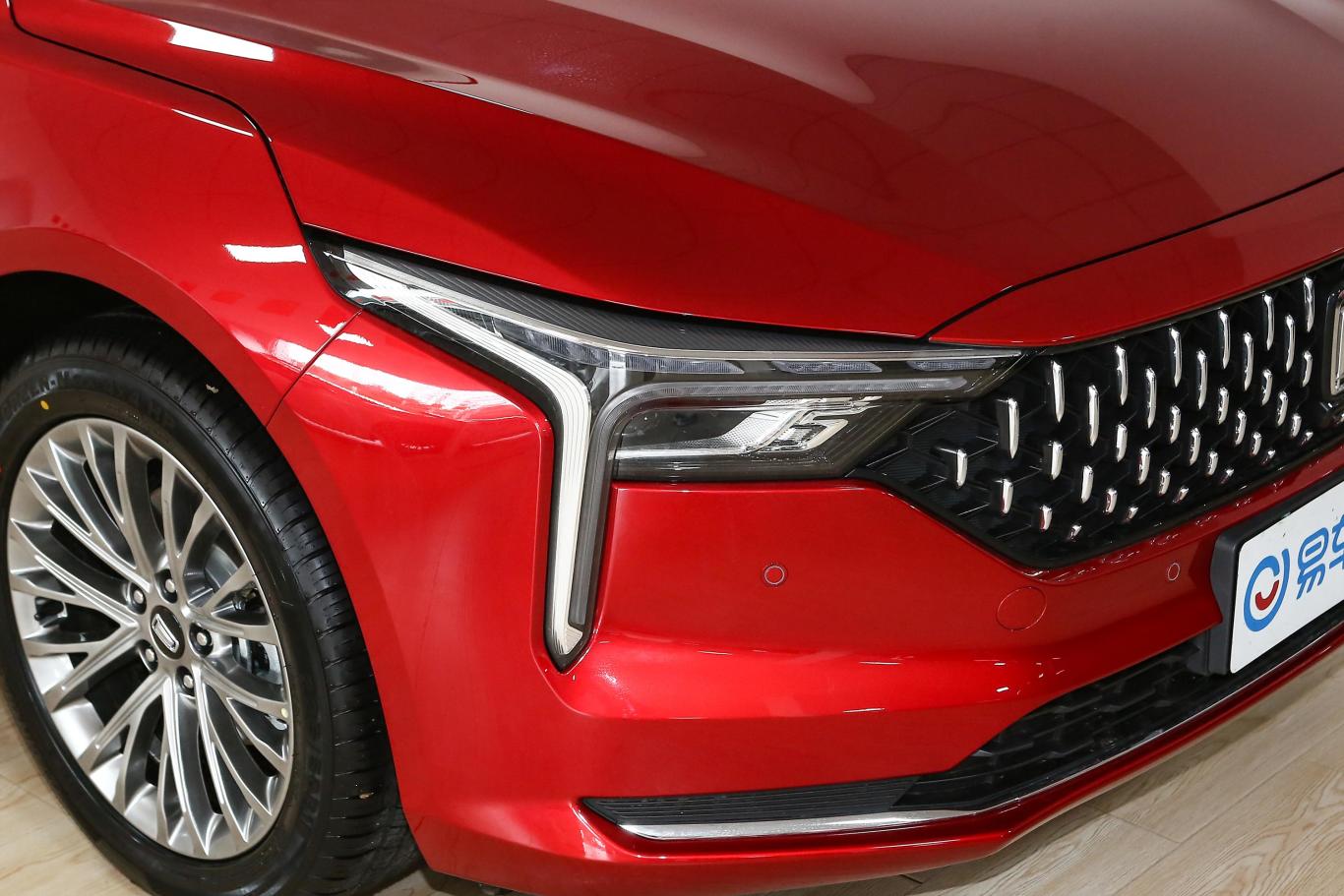 【奔腾B70第三代 1.5T 双离合畅享型大灯侧45度俯拍图片-汽车图片大全】-易车