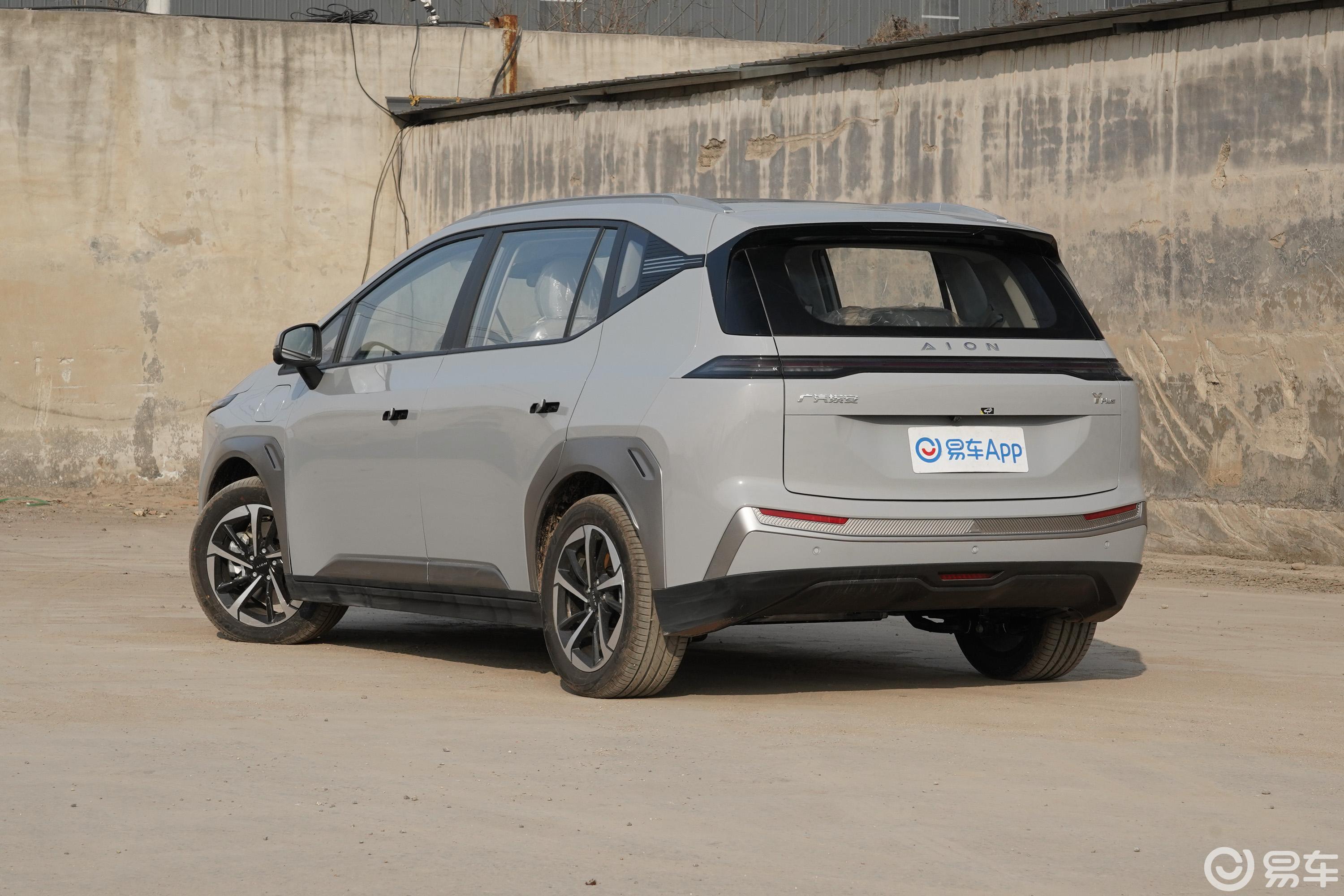 【AION YPlus 610km 80 智领版侧后45度车头向左水平图片-汽车图片大全】-易车