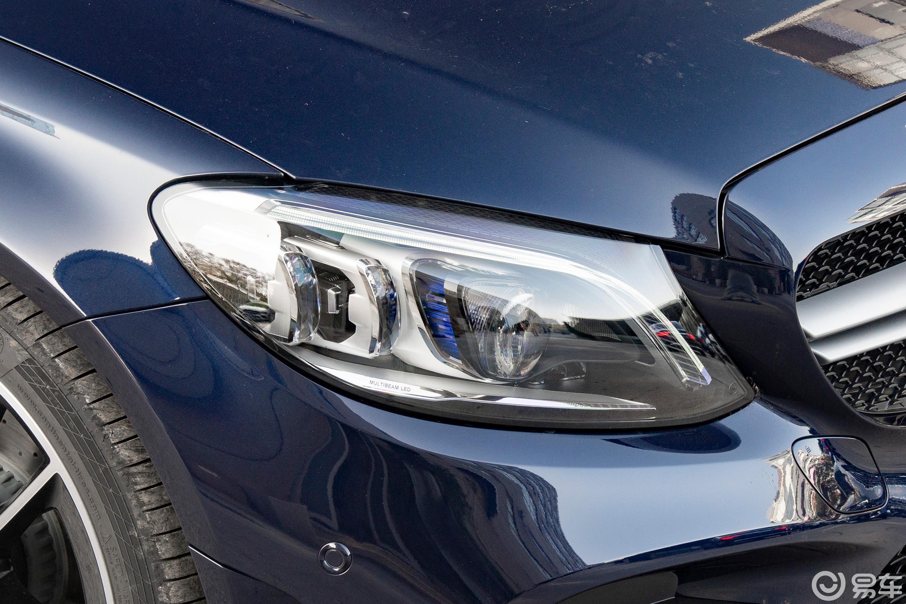【奔驰C级 AMGAMG C 43 4MATIC 轿跑车大灯侧45度俯拍图片-汽车图片大全】-易车