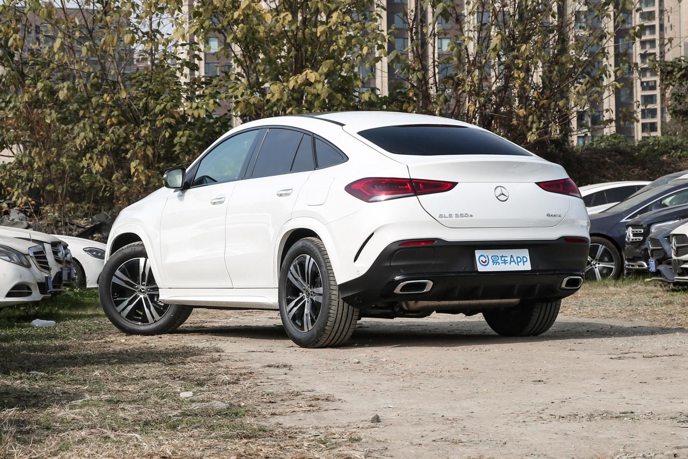 【奔驰GLE轿跑 插电混动GLE 350 e 4MATIC 轿跑SUV侧后45度车头向左水平图片-汽车图片大全】-易车