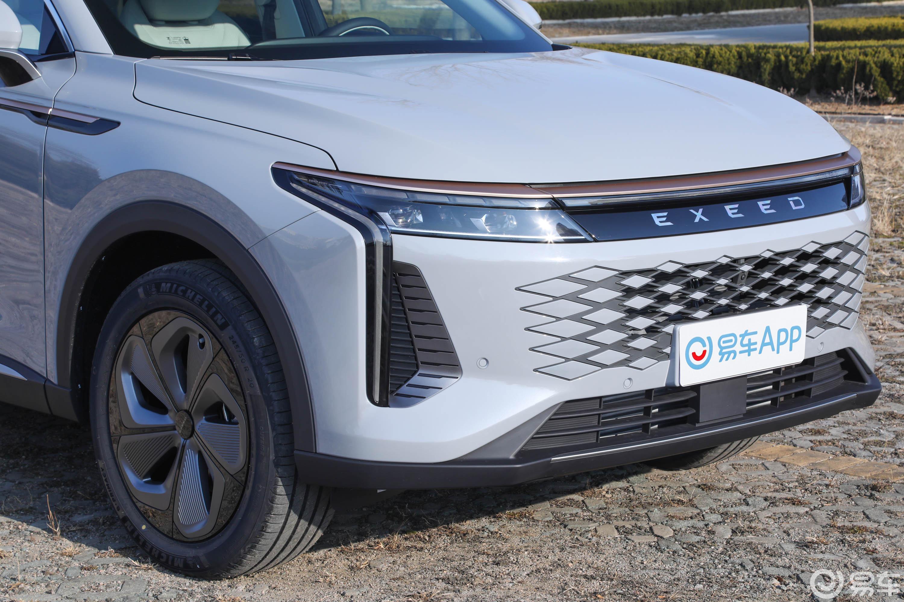 【星途瑶光400T 双离合四驱奢享版前格栅侧俯拍图片-汽车图片大全】-易车